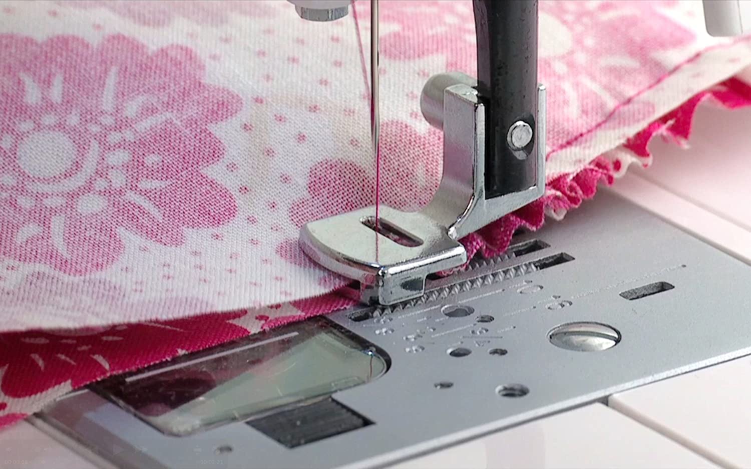 SINGER | Gathering Presser Foot for Low-Shank Sewing Machines, Simutaneously Trims & Hems Edges, Zig-Zag and Over-Edge Stitches - Sewing Made Easy