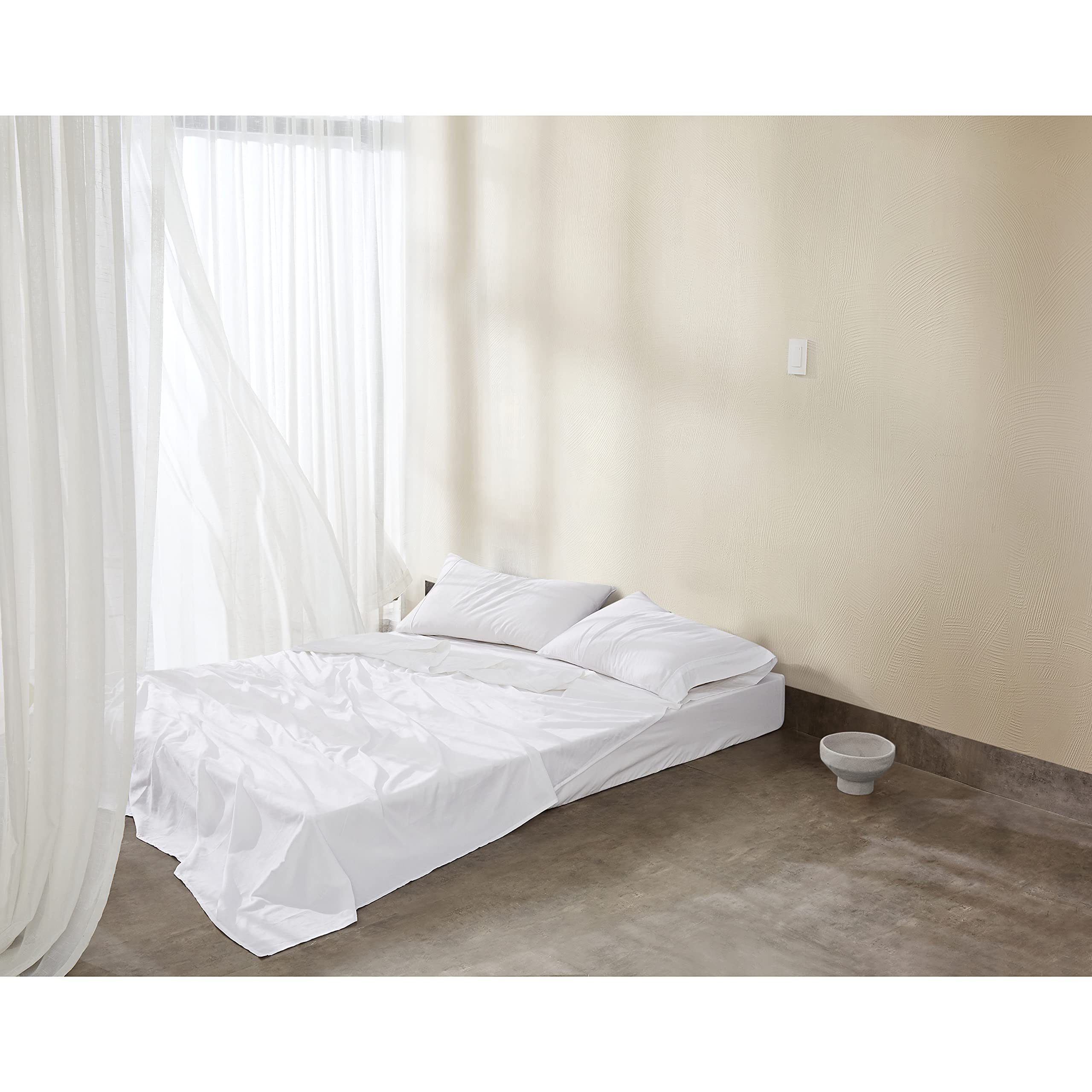 Tommy Hilfiger Signature Solid Sheeting 200 TC Set of 4 Sheet Set - 1 Flat Sheet, 1 Fitted Sheet & 2 Pillowcases, Full Size, 100% Cotton (White)