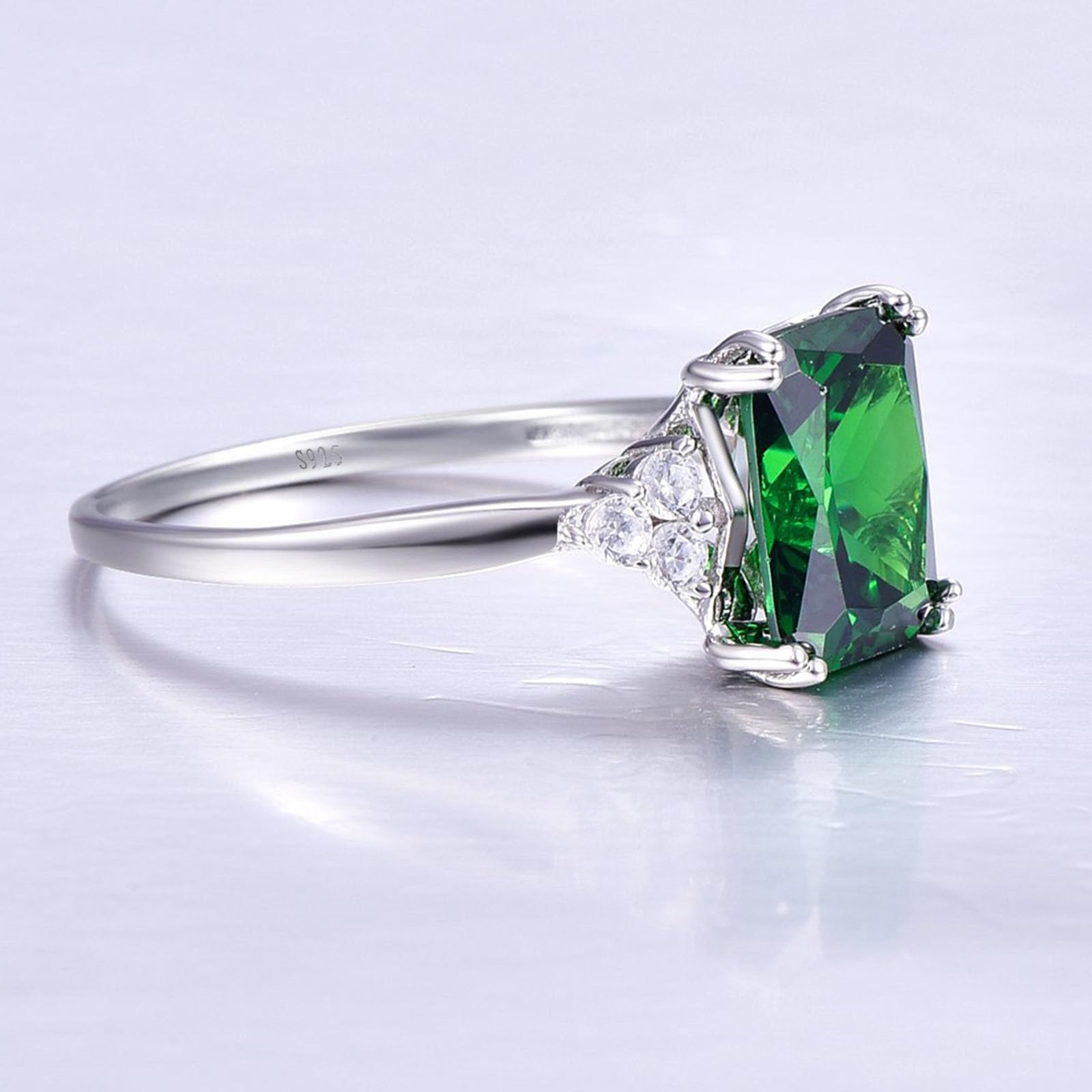 Yaresul 3.5ct Women's Green Emerald Ring for Women 925 Sterling Silver Emerald Engagement Ring for Women May Birthstone Rings Paved Cubic Zirconia Wedding Rings Size 8