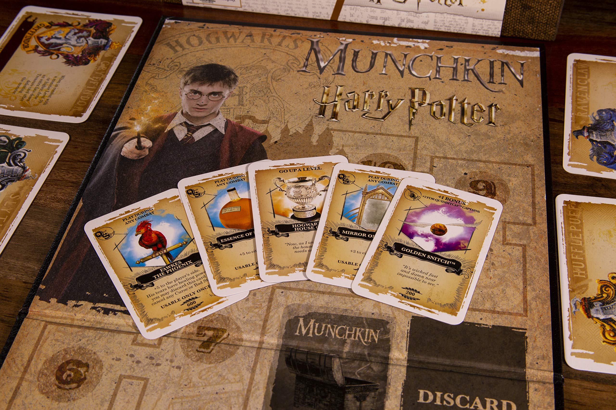 USAOPOLY Munchkin Deluxe Harry Potter Board Game | Officially Licensed Harry Potter Gift | Collectible Steve Jackson's Munchkin Game, Mixed Colours