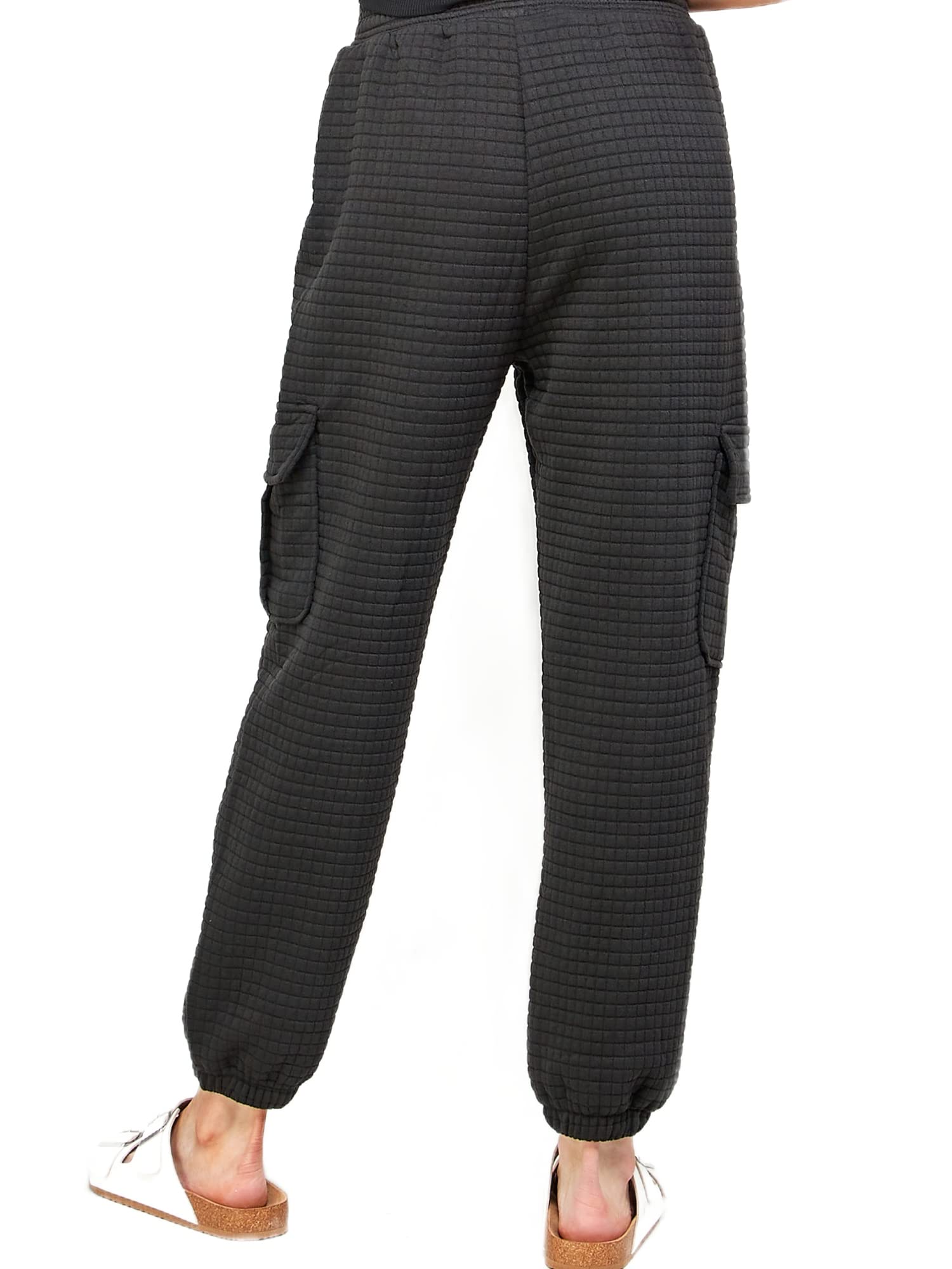 Sweatpants for Women Quilted Cargo Pocket Lightweight Casual Joggers Pants for Lounge and Workout Activities Like Yoga. Black