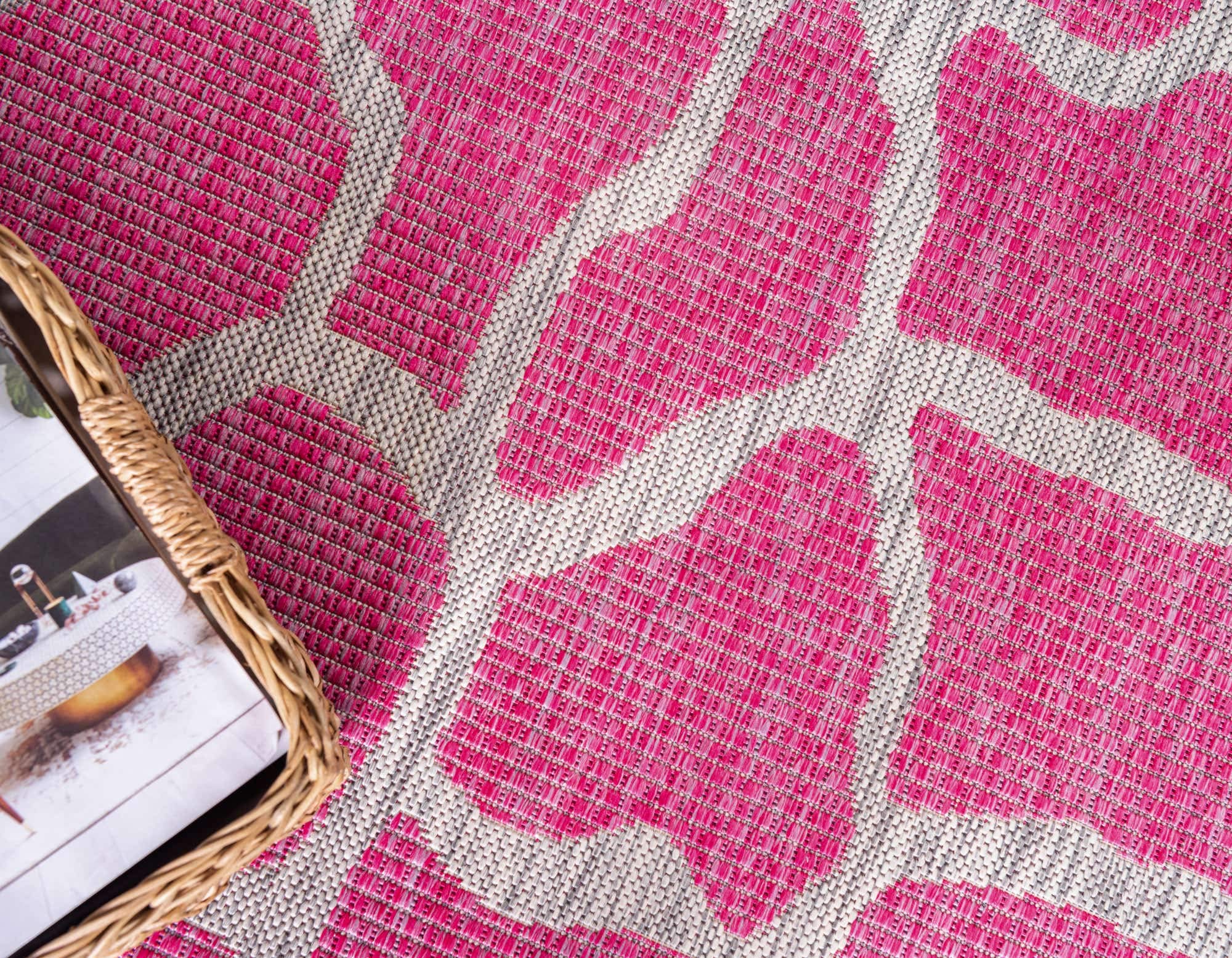 Unique Loom Outdoor Safari Collection Area Rug - Giraffe (8' x 11' 4" Rectangle, Magenta/ Ivory)