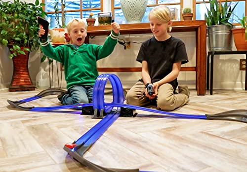 Tracer Racers 2.4 GHz Radio Control Remote Slot-Less, Cordless Racing Super 8 Speedway Track Set with Two Cars