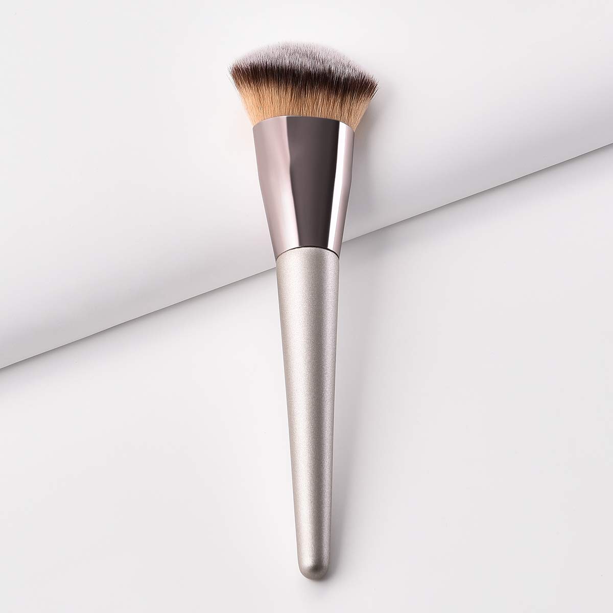 VVS 1pcs Professional Makeup Brush Set, Premium Synthetic Foundation Brush Blending Powder Tapered Kabuki Liquid Foundation Makeup Brushes Cosmetics Applicator (Gold 1)