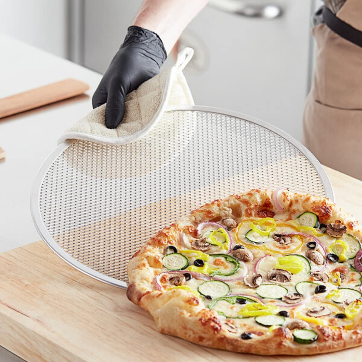 TrueCraftware Set of 2 Aluminum 16β Pizza Baking Screen Seamless Rim- Bakeware Pizza Screen Round Pizza Pan Pizza Tray Baking Tray Round Baking Tray for Home Kitchen Pizzeria & Restaurants