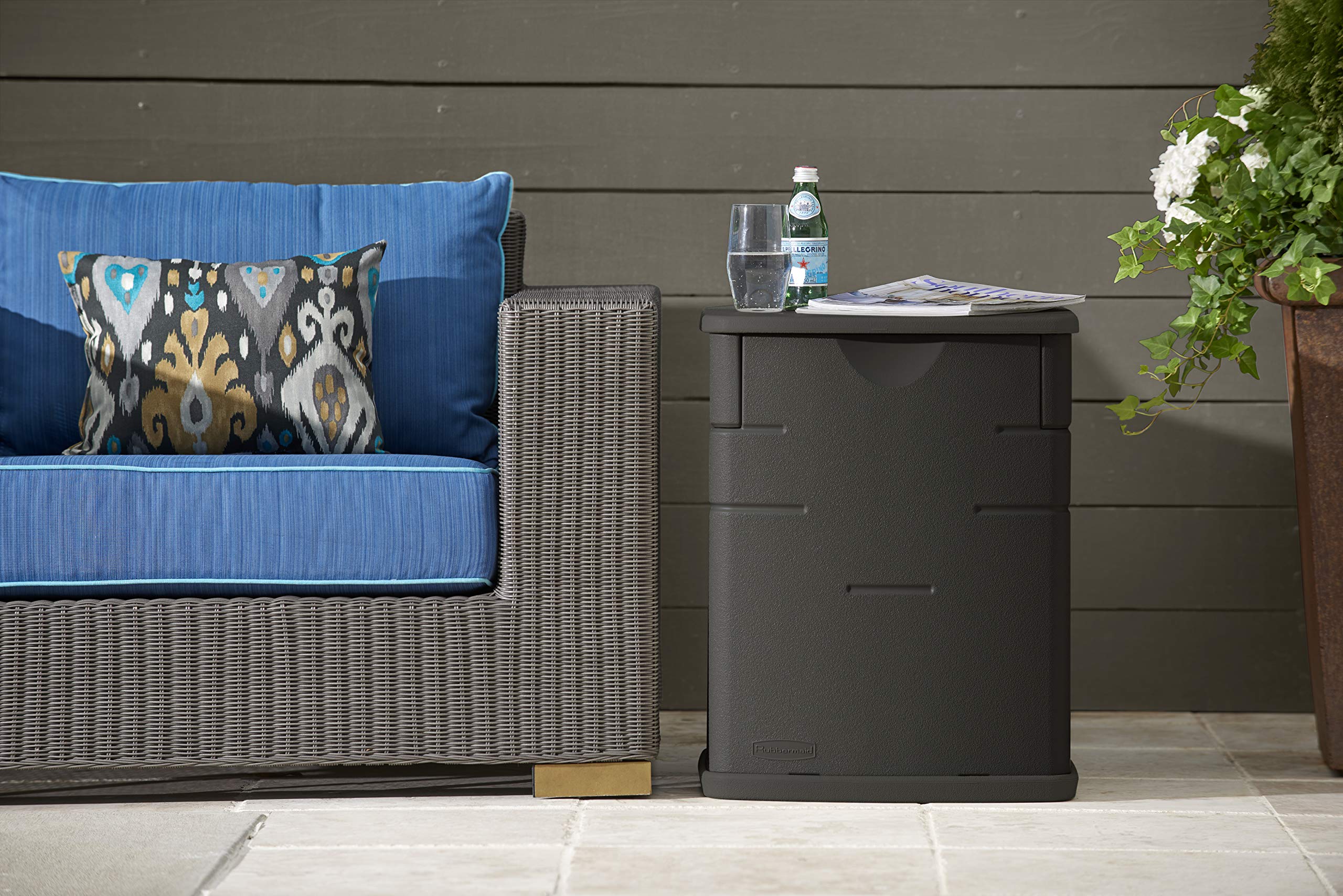 Rubbermaid Roughneck Mini Resin Weather Resistant Outdoor Garden Storage Deck Box