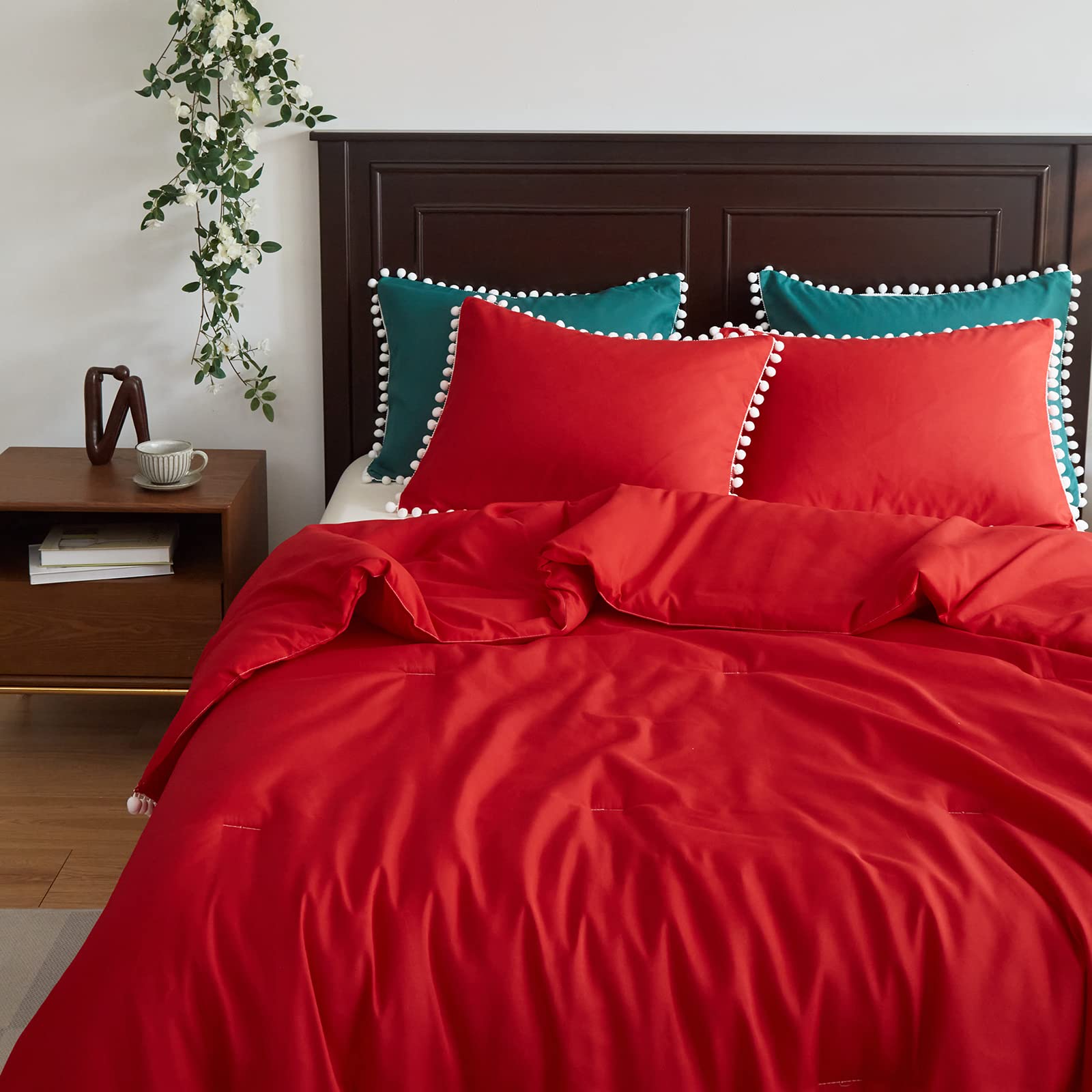 UOZZI BEDDING Christmas Comforter Set King Size 3 Pieces Pom Pom Fringe Red Boho Bohemian Farmhouse Microfiber Soft and Lightweight Holiday Bedding Comforter Set with White Pompom for New Year