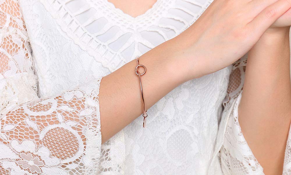 VNOX Set of 4 Custom Engraving Party Friendship Bridesmaid Wedding Gift Jewelry Love Knot Bangle Bracelet Cuff Stretch Bracelet for Bridesmaid Proposal