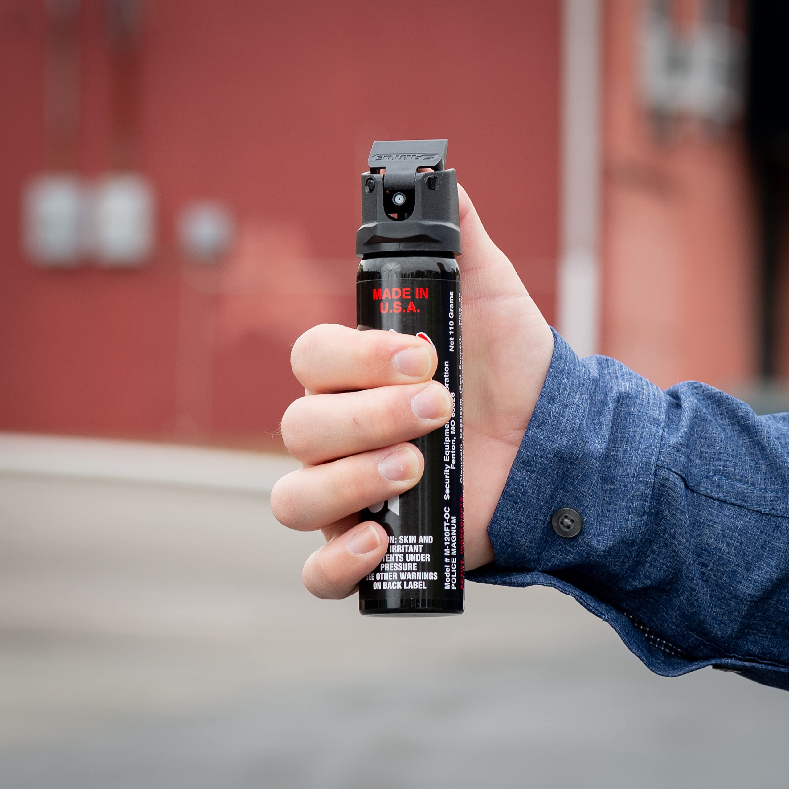 SABRE Magnum 120 Pepper Spray with Holster, 40 Bursts, 12-Foot (4-Meter) Range, Extra Large 122 Gram Canister, UV Marking Dye, Fast Flip Top Safety