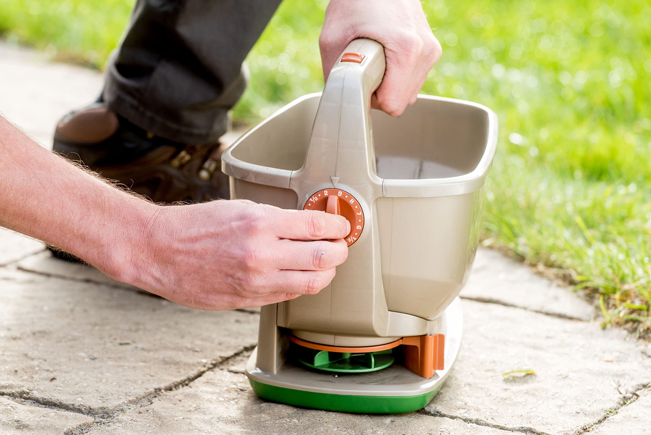 Scotts Wizz Battery Powered Fertilizer, Seed, and Ice Spreader