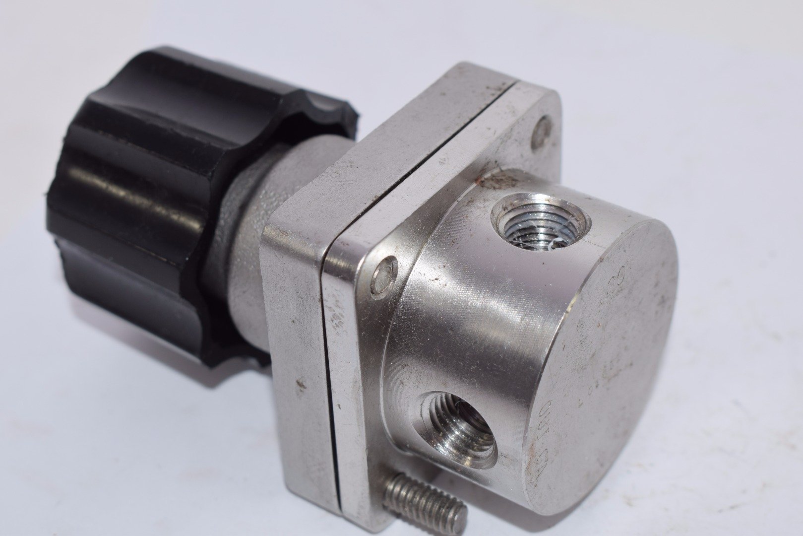 Tescom 44-2461-24-001 Pressure Reducing Regulator 400 PSI Max in / 100 PSI Out