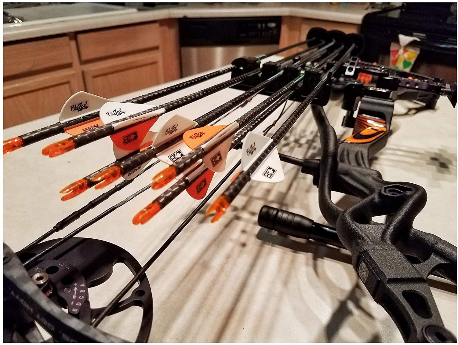 Tightspot Hunting Shooting Archery Lightweight 7-Arrow Quiver with Quick Draw System, Black, Right Hand