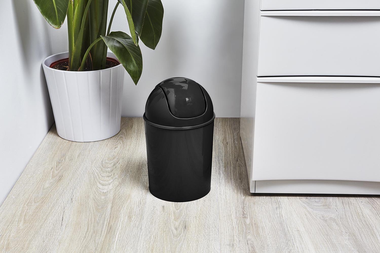 Umbra Mini Waste Can, 1-1/2 Gallon with Swing Lid (Gloss Black)