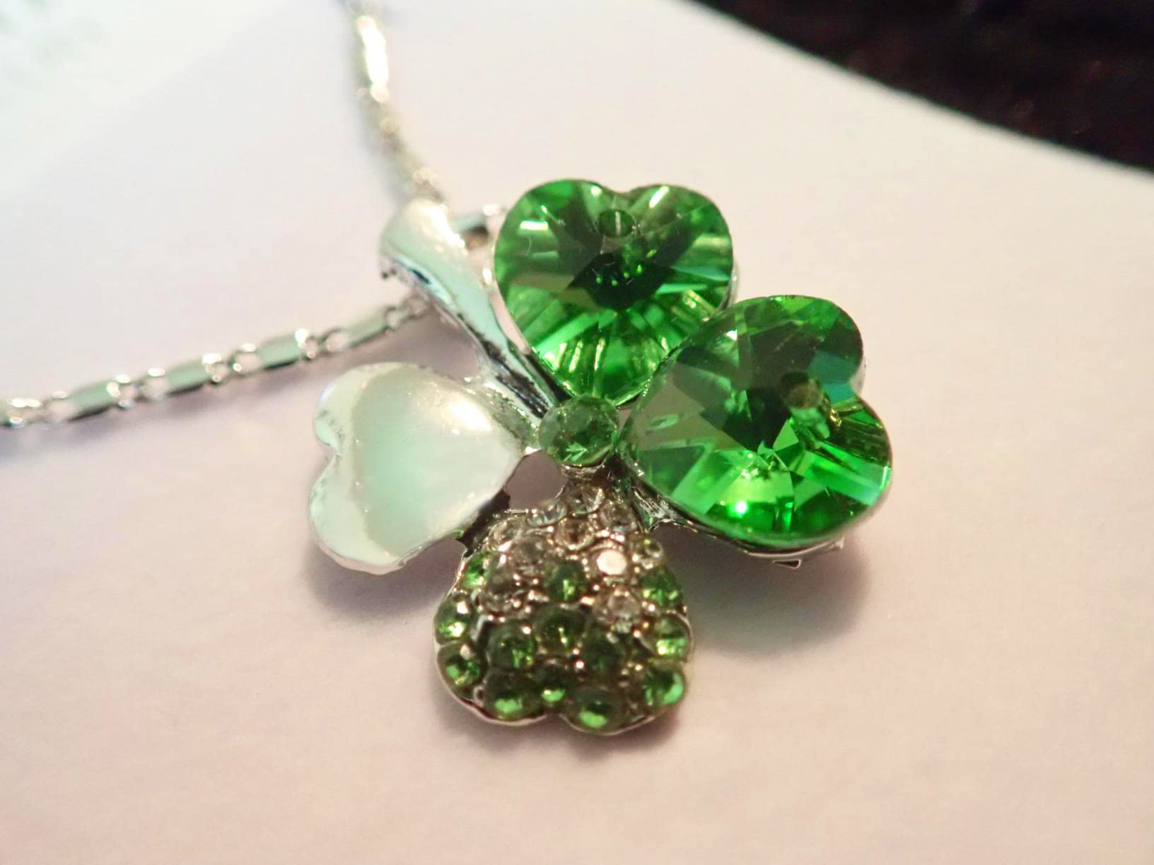 TRUEGOOD Four Leaf Clovers Necklace Crystals,Green Crystal Pendant with Necklace Angel Neckles, 4 Leaf Clover Necklace Eternal love