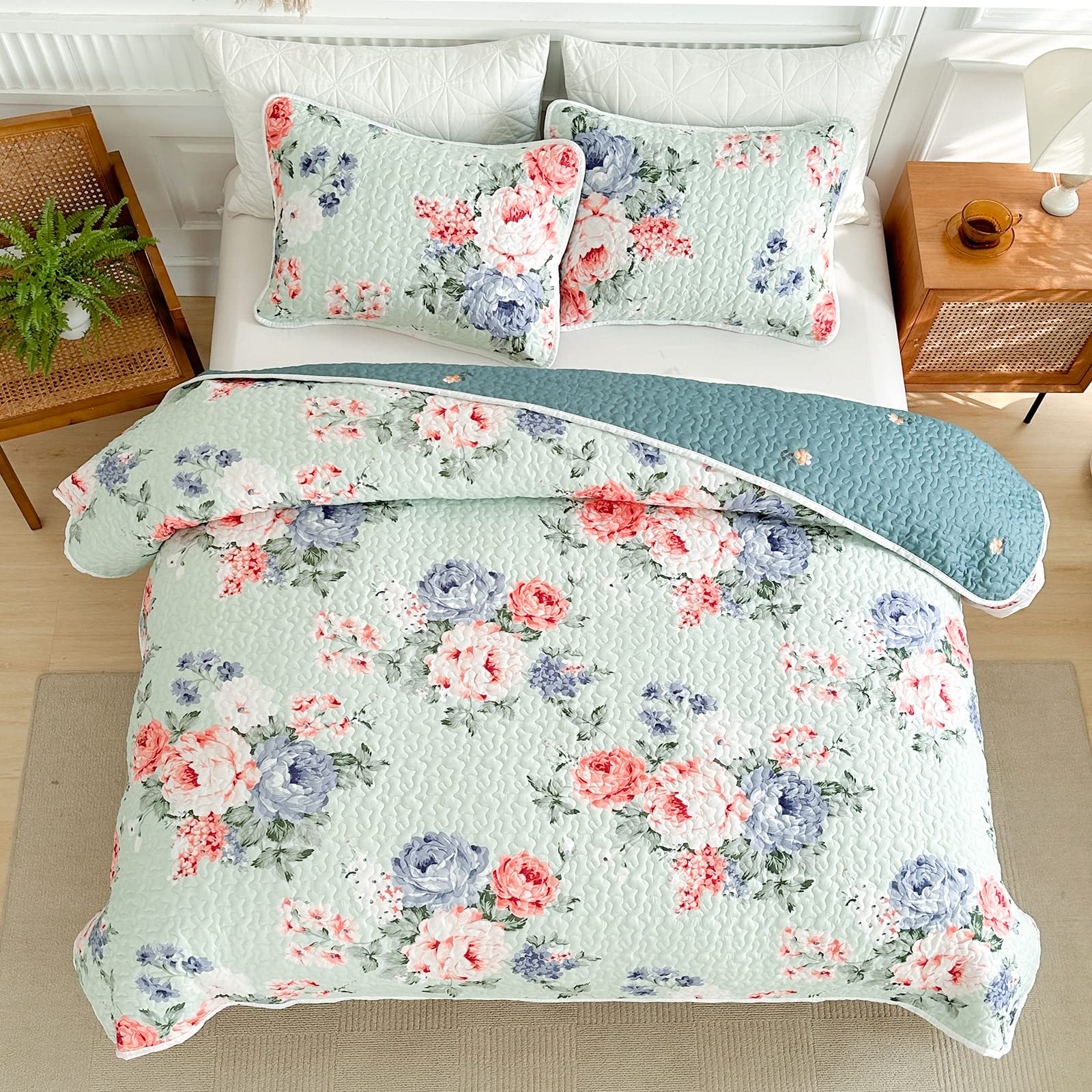 UOZZI BEDDING Botanical Quilt Set Queen Size 90x90 3 PC Reversible Soft Microfiber Lightweight Green Coverlet with Blue Red Flowers Bedspread Summer Bed Cover for All Season (1 Quilt+ 2 Shams)