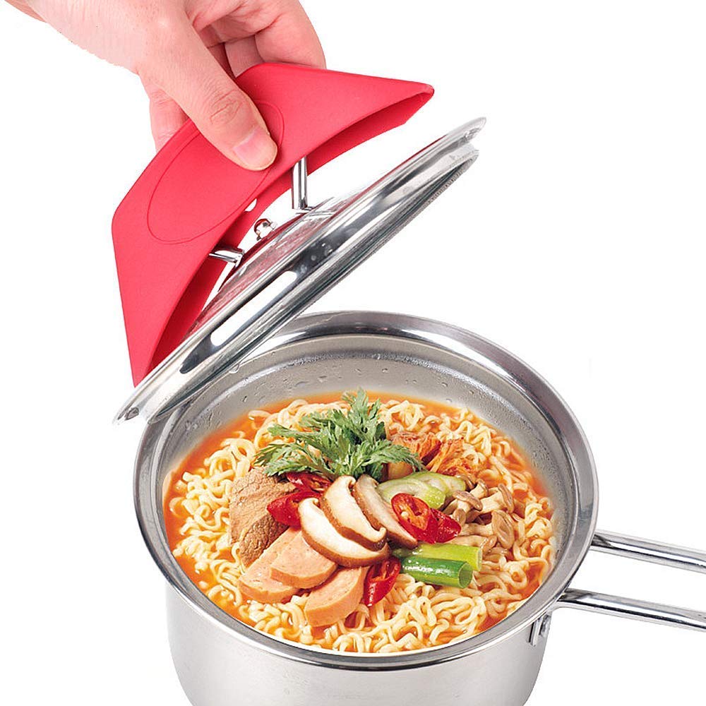WSERE 4 Pieces Silicone Assist Handle Holder Pot Grip Cover Pot Holder for Cast Iron Skillets, Metal Cookware Frying Pans, 2 Black 2 Red Non-Slip Scald-Proof Heat Insulated Pans Pot Handle Covers