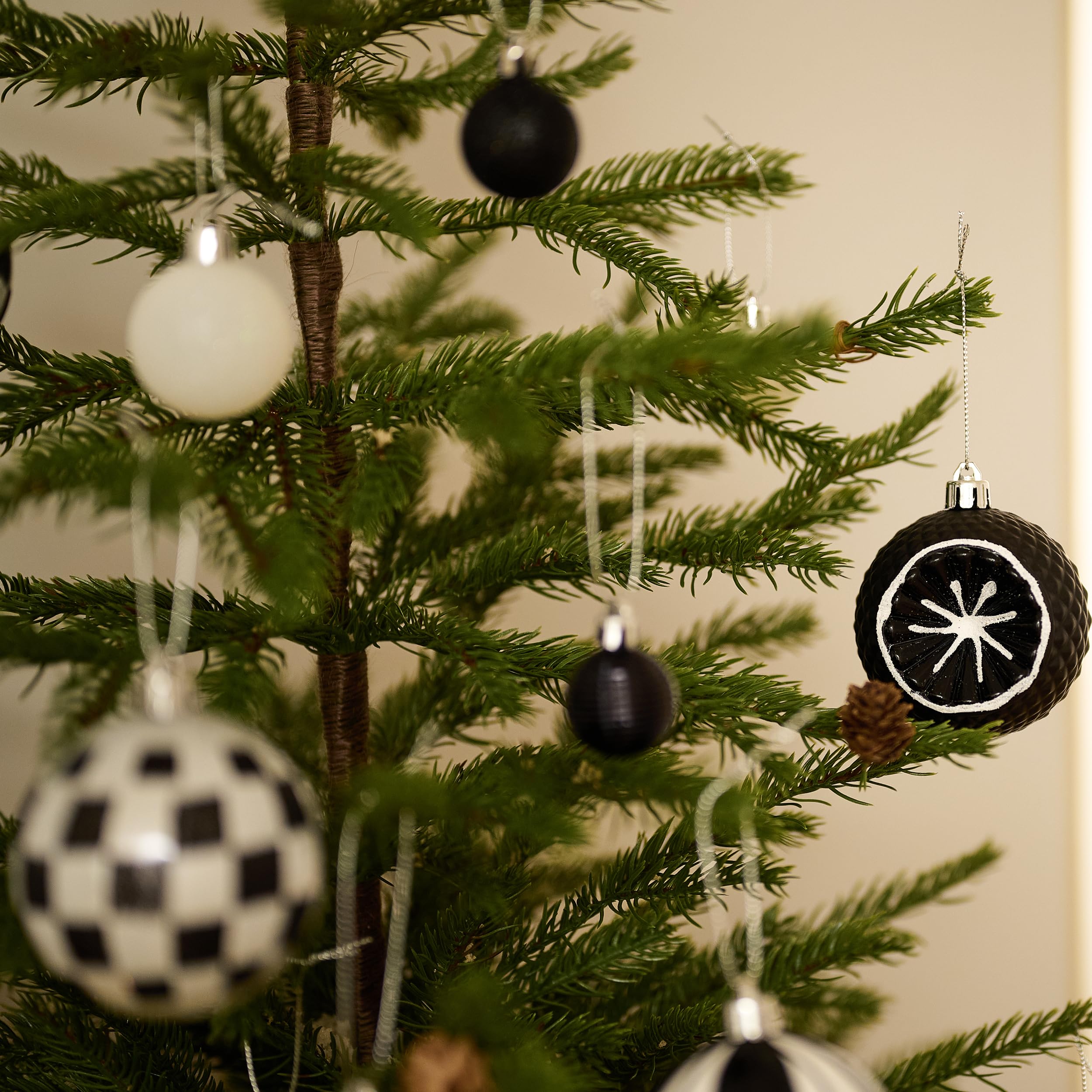 Valery Madelyn Christmas Ball Ornaments, 9ct Black and White Shatterproof Christmas Tree Decorations Set, 2.76 Inches Modern Hanging Ornaments for Xmas Trees Bulk Holiday Decor