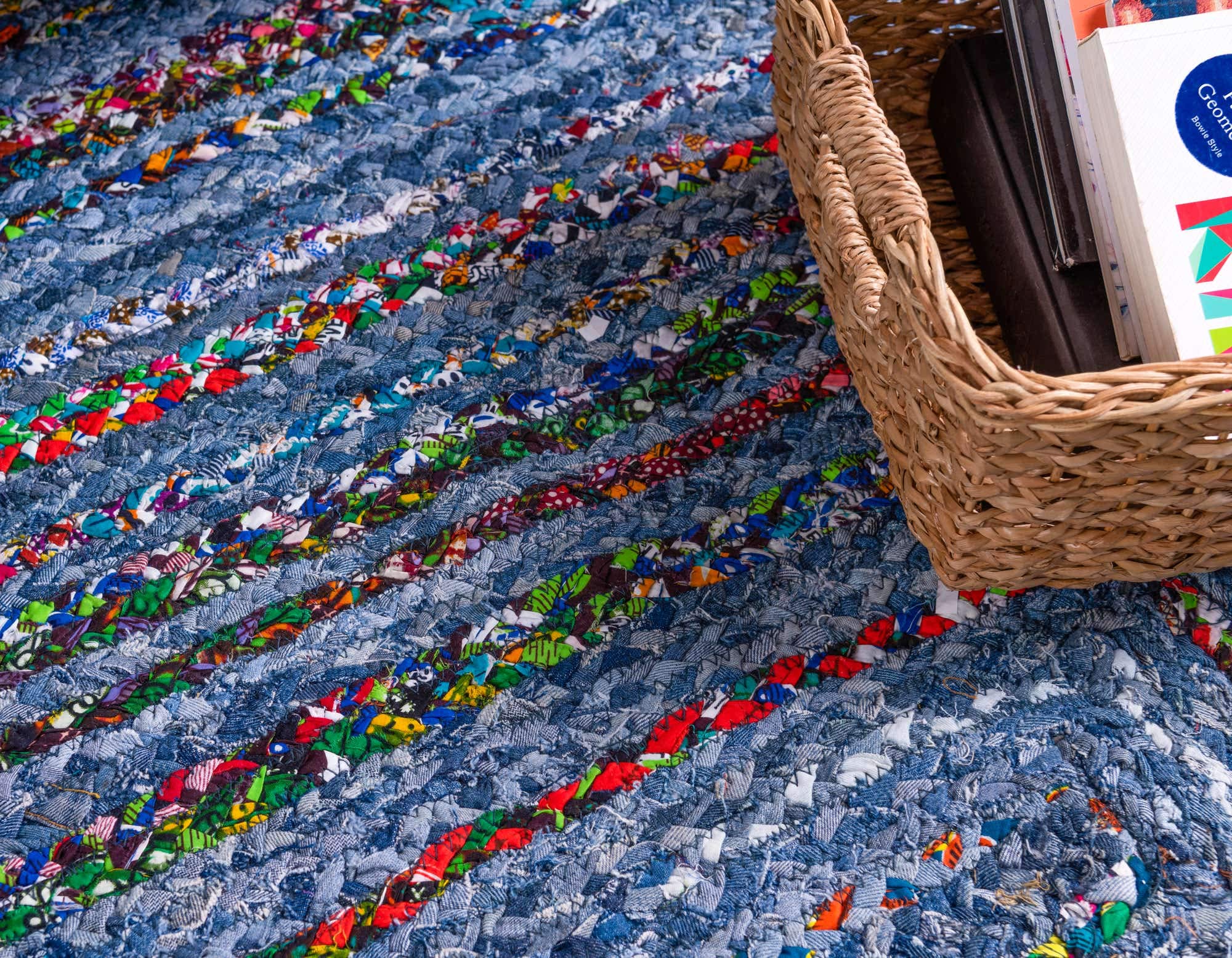 Unique Loom Braided Chindi Collection Casual Modern Blue/Dark Blue Area Rug (5' 0 x 8' 0)