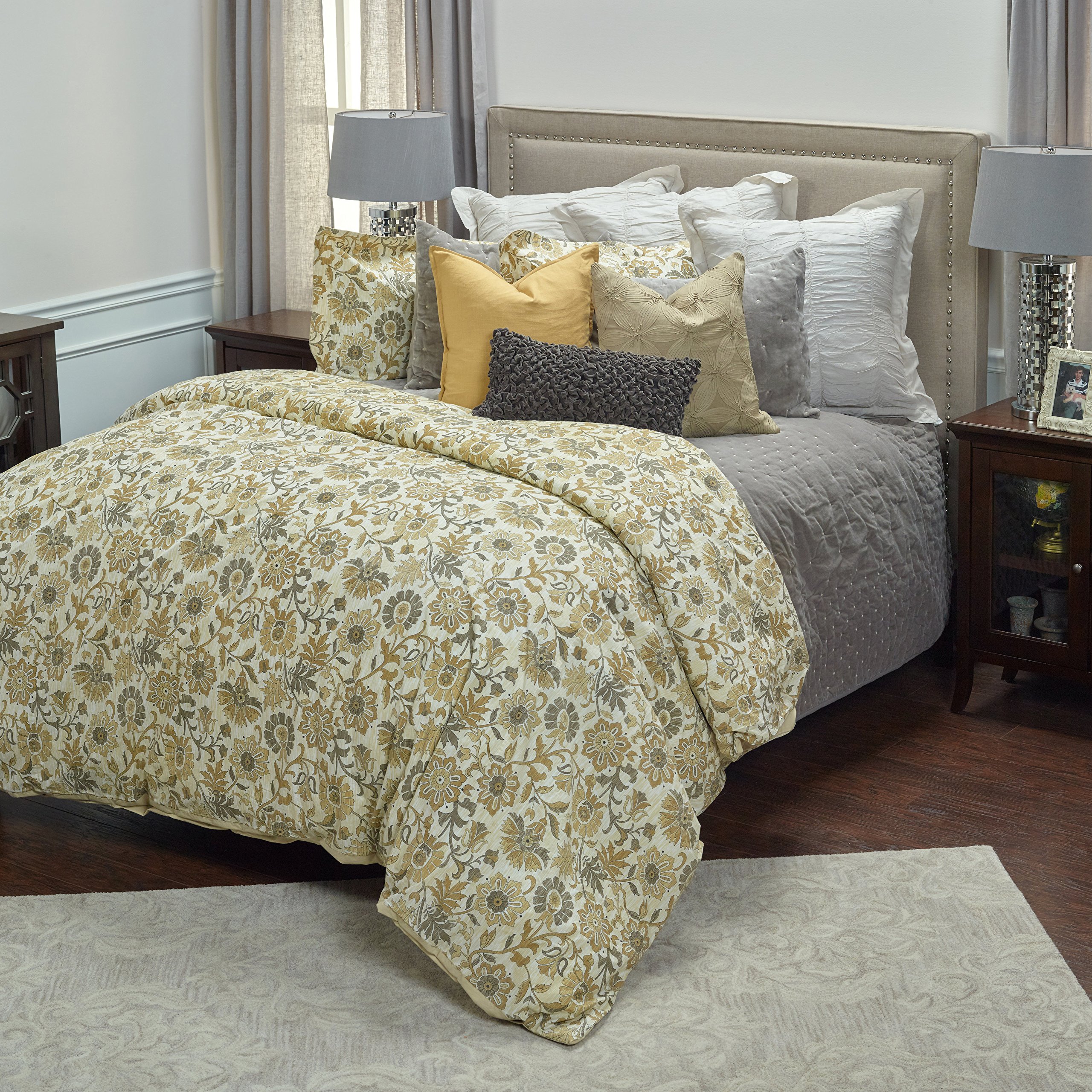 Rizzy Home | BC4222 | Polyester Comforter | 98"x98" Tan Floral