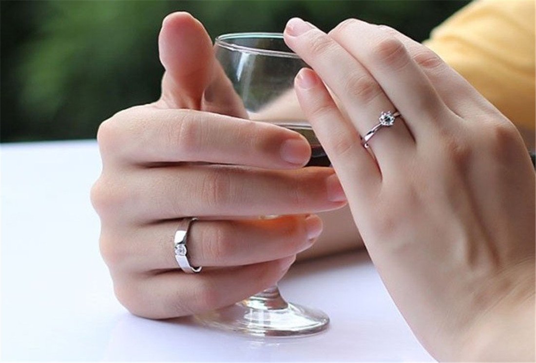 Uloveido Women Halo Setting Tarnish Resistant Engagement Solitaire Ring for Mom Platinum Plated Wedding Band Anniversary Rings (Size 8) J002-FEMALE
