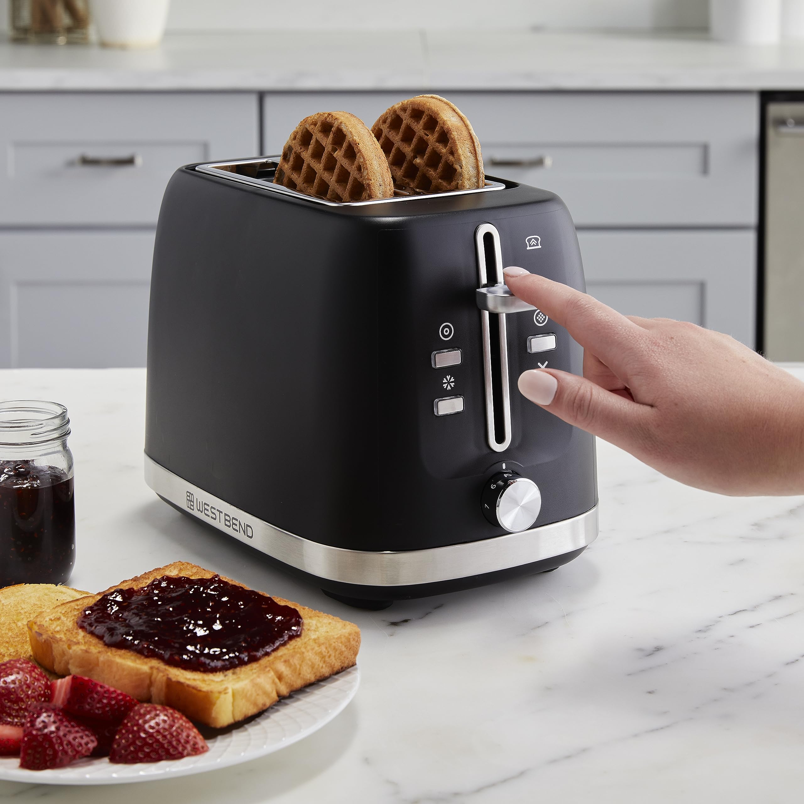 West Bend Toaster 2 Slice Extra-Wide and Deep Slots with 3 Functions and 7 Shade Settings Manual Lift Lever and Auto-Shut Off, 750-Watts, Black