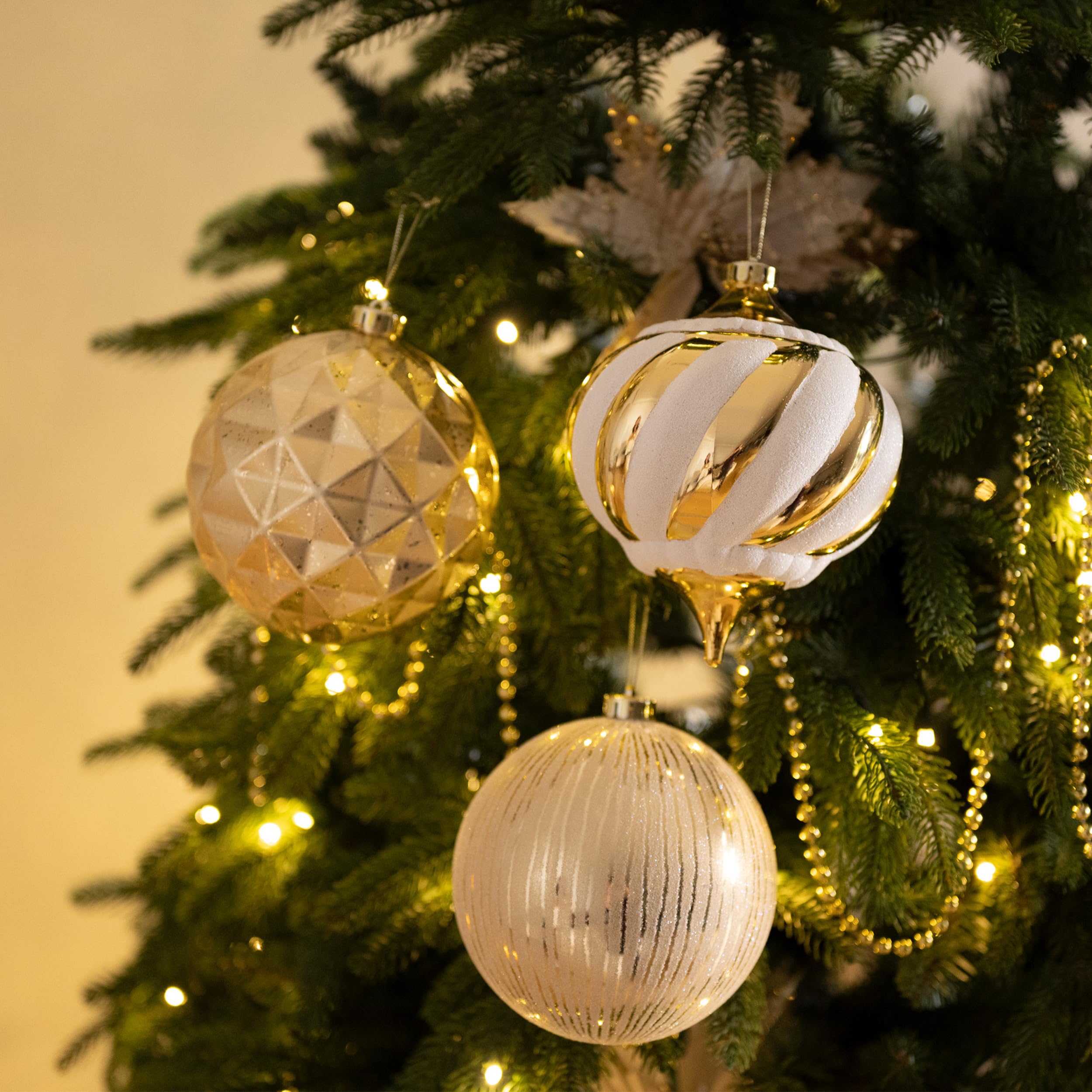 Valery Madelyn Christmas Tree Ornaments Set, 4ct White and Gold Shatterproof Christmas Tree Decorations Bulk, 5.9 Inches Elegant Hanging Ball Ornaments for Xmas Trees Holiday Decor