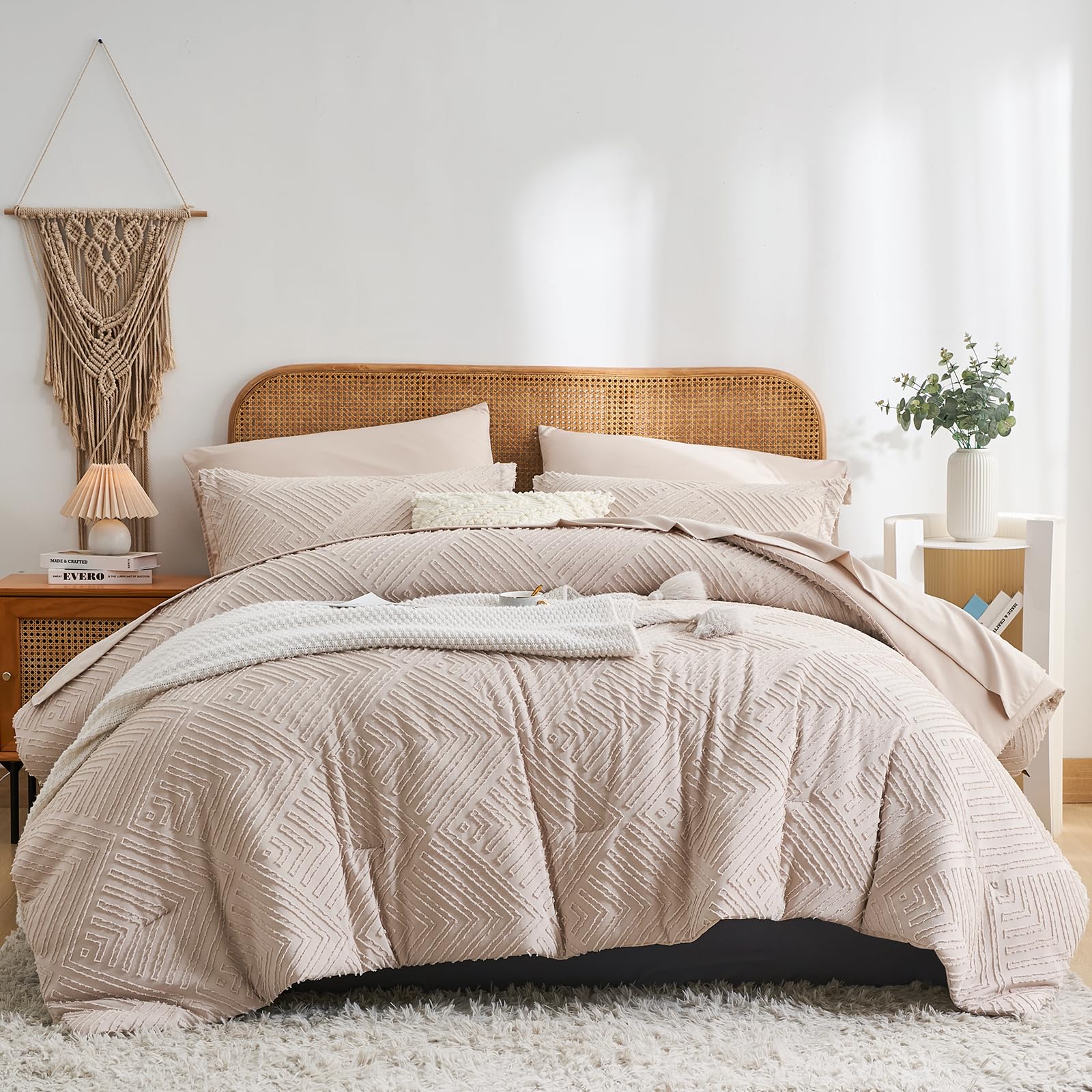 WURUIBO White Queen Comforter Set 7 Piece Bed in a Bag,Tufted Shabby Chic Boho Bedding Comforter Sets,Soft Microfiber Textured Complete Bedding Set for All Season (White,Queen)