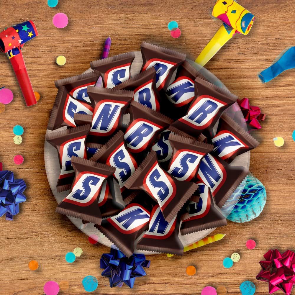 SNICKERS Minis Milk Chocolate Candy Bars Father’s Day Gift, Party Size, 35.6 oz Bag