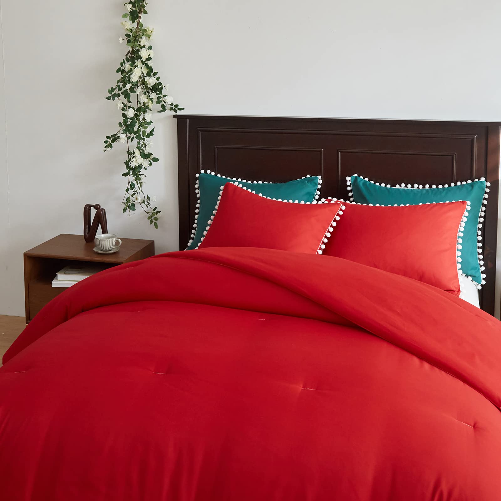 UOZZI BEDDING Christmas Comforter Set King Size 3 Pieces Pom Pom Fringe Red Boho Bohemian Farmhouse Microfiber Soft and Lightweight Holiday Bedding Comforter Set with White Pompom for New Year