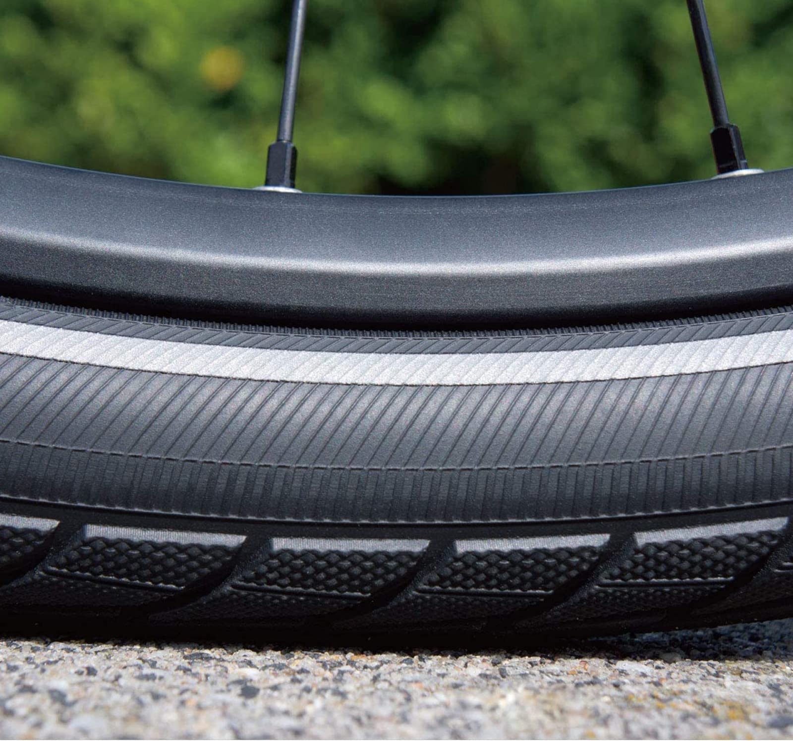 Schwalbe Marathon Plus 700x25C tire, Black