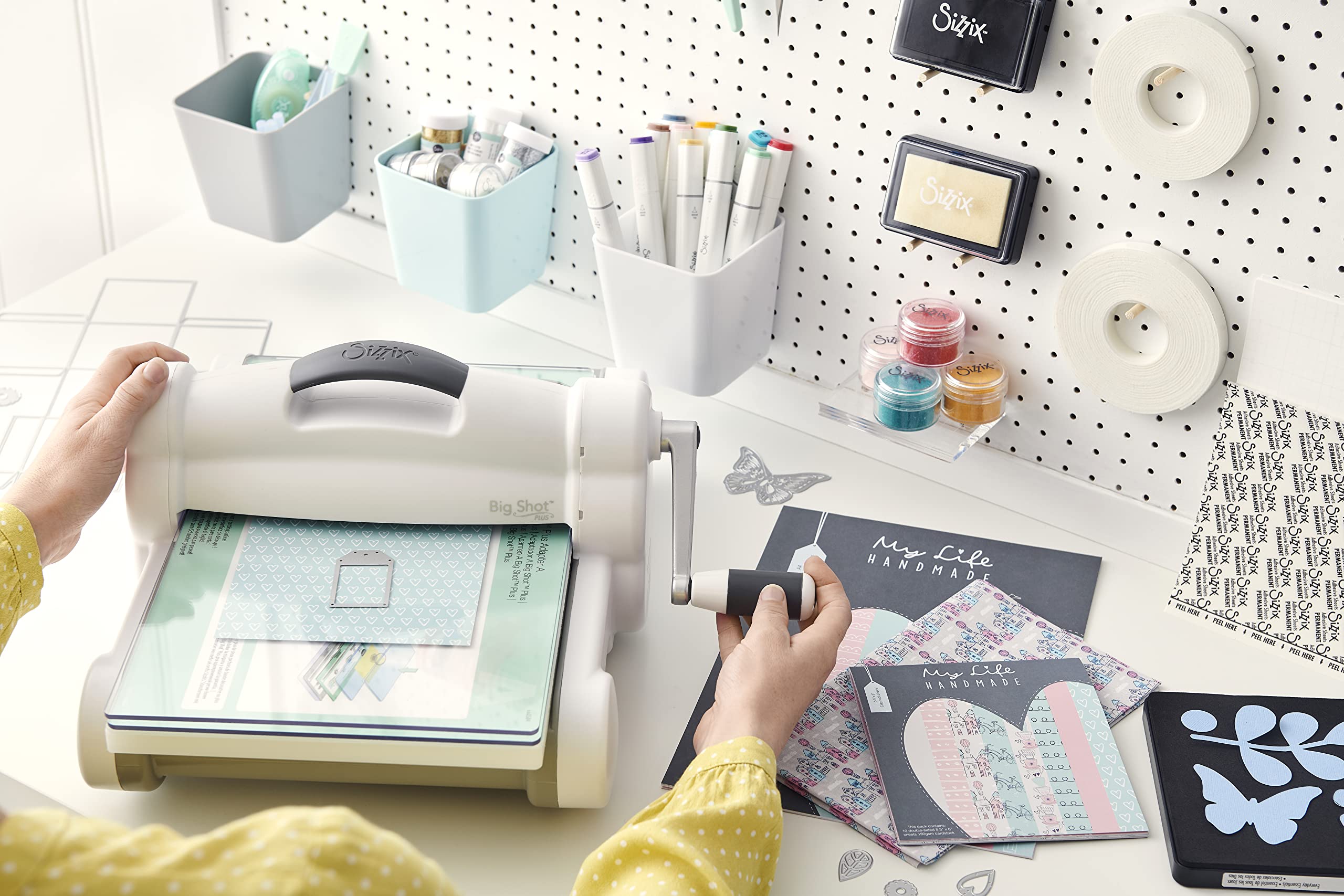 Sizzix Big Shot Plus A4 Die Cutting and Embossing Machine 661546, 21cm (9") Opening, My Life Handmade Starter Kit
