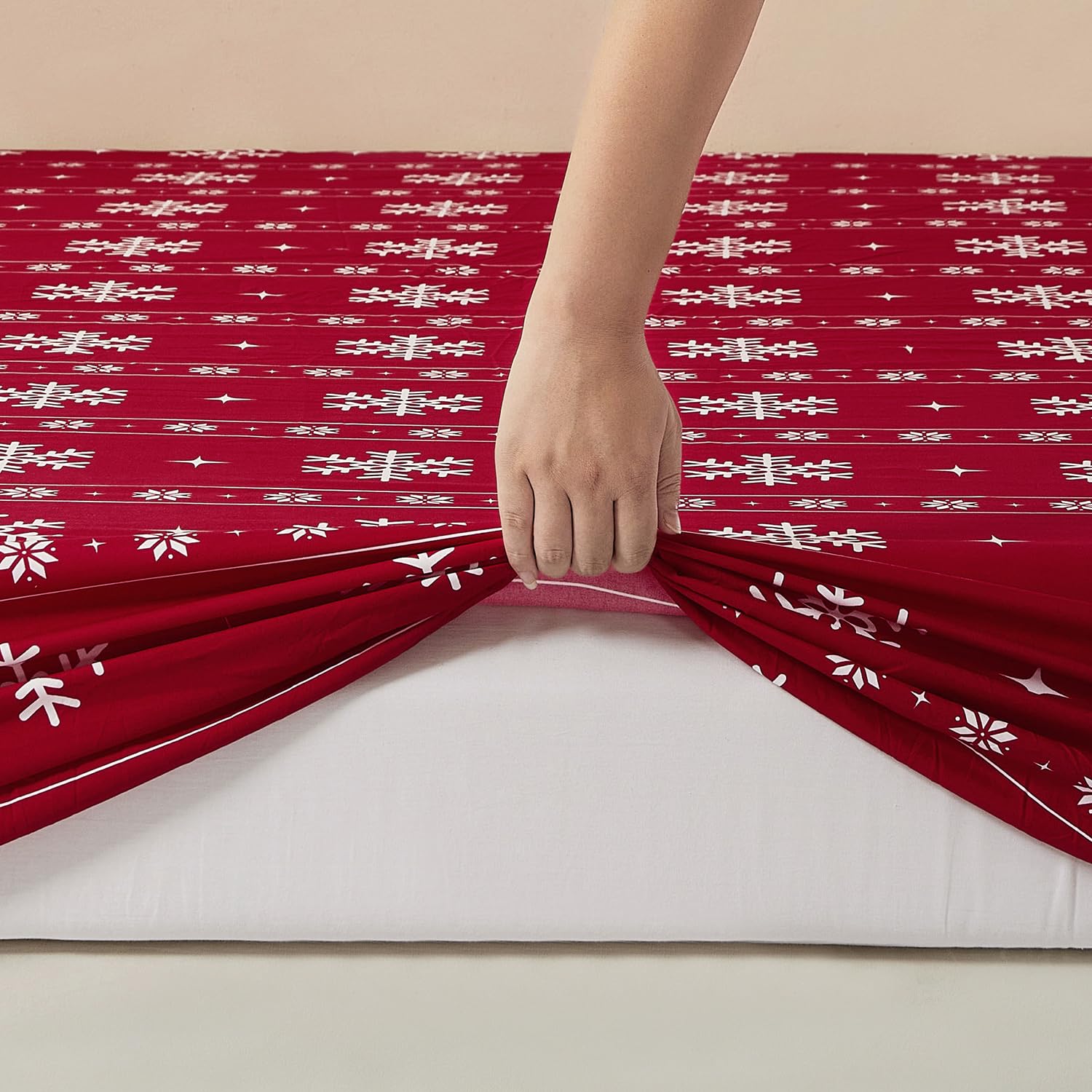 Vaulia Soft Microfiber Sheets, Print Snowflake Pattern Christmas Holidays, 4-Piece Set (1 Fitted Sheet 1 Flat Sheet 2 Pillowcases) Red/White Snowflake, Full Size