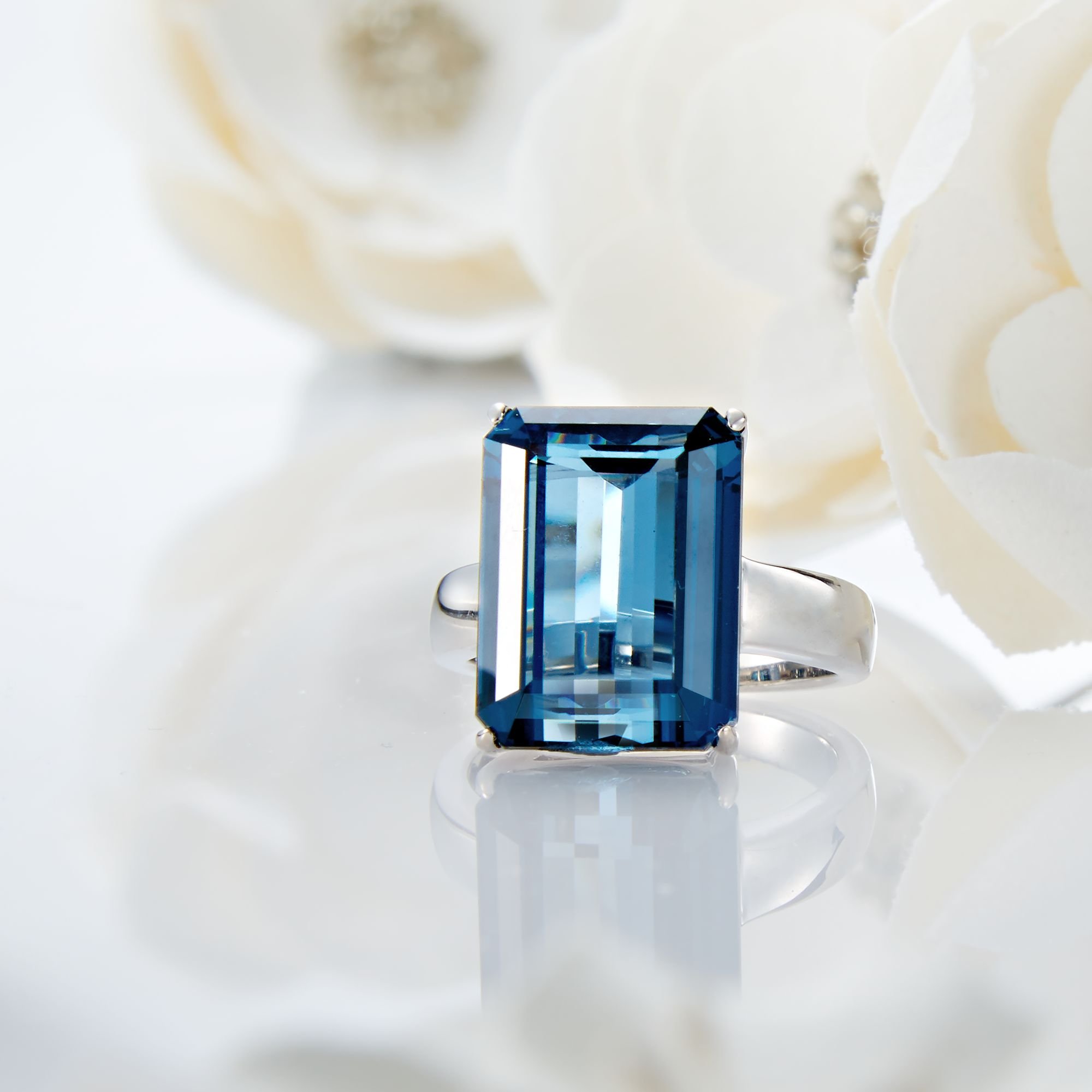 Ross-Simons 14.00 Carat London Blue Topaz Ring in Sterling Silver. Size 7