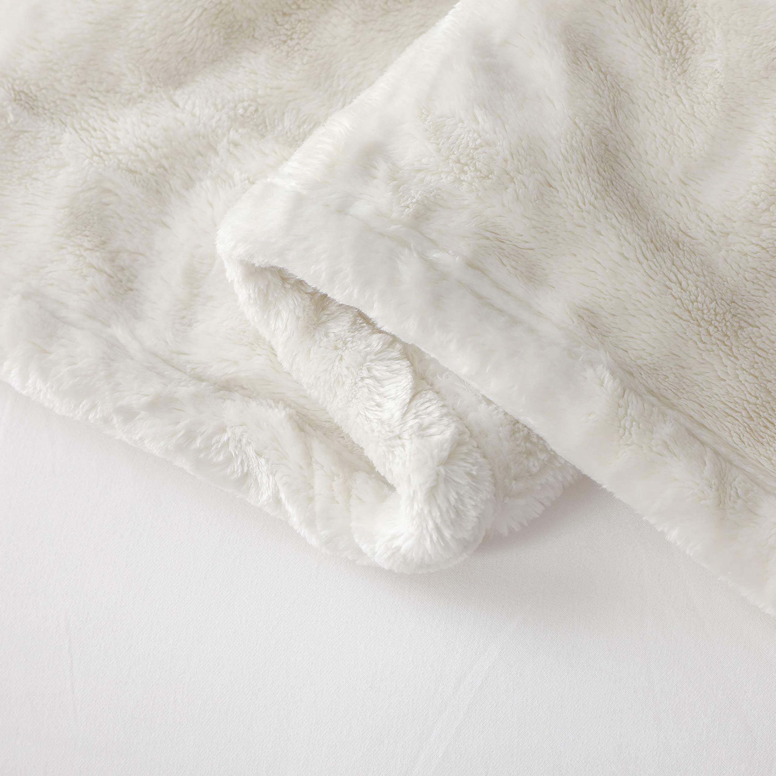 Whale Flotilla 480GSM Fleece Throw Blanket, 50"x70" Extra Large Blankets for Couch, Super Thick Warm for Winter Ultra Soft, Ivory