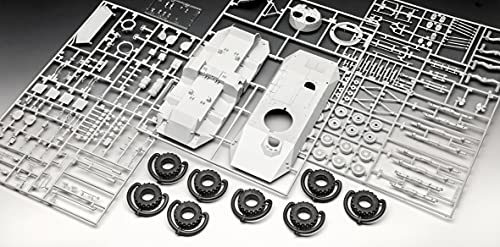 Revell RV03321 03321 SpPz2 Luchs Tank Plastic Model kit 1:32 Scale & 3D Puzzle Diorama, Unpainted