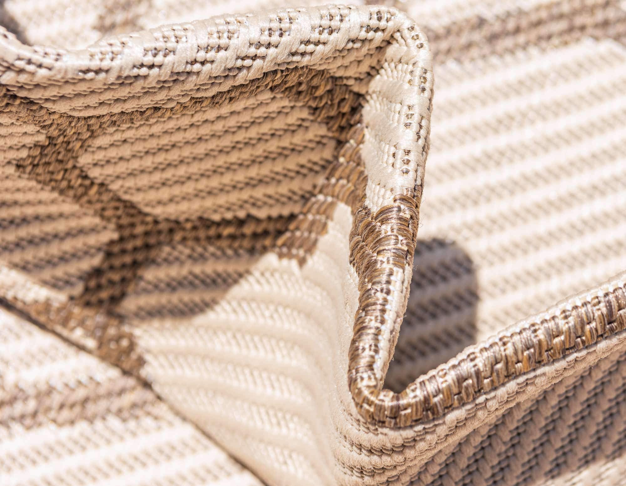 Unique Loom Outdoor Trellis Collection Area Rug - Geometric (6' 1" x 9' Rectangle, Beige/ Brown)