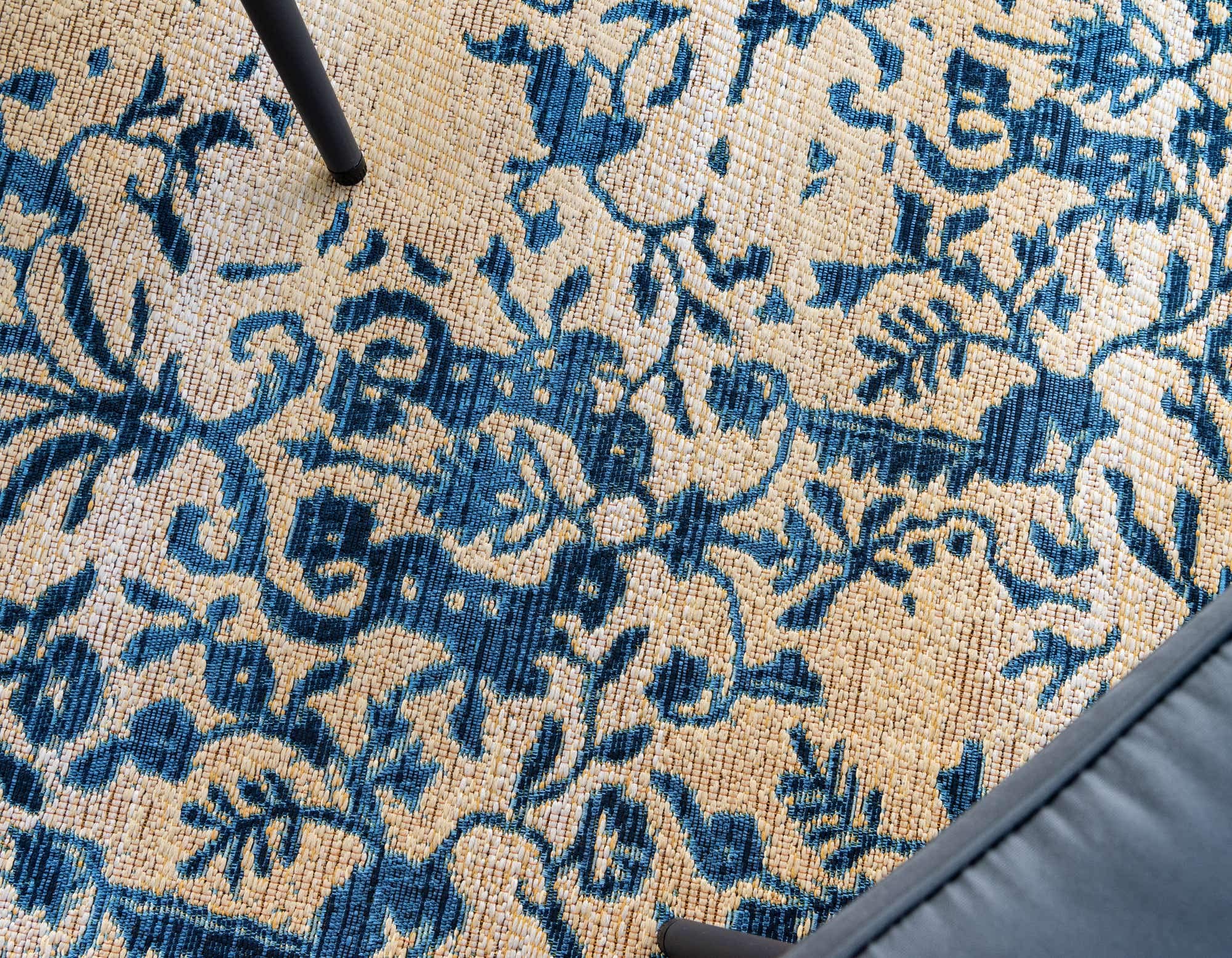 Unique Loom Outdoor Botanical Collection Area Rug - Ivy (5' 3" x 8' Rectangle, Beige/ Blue)