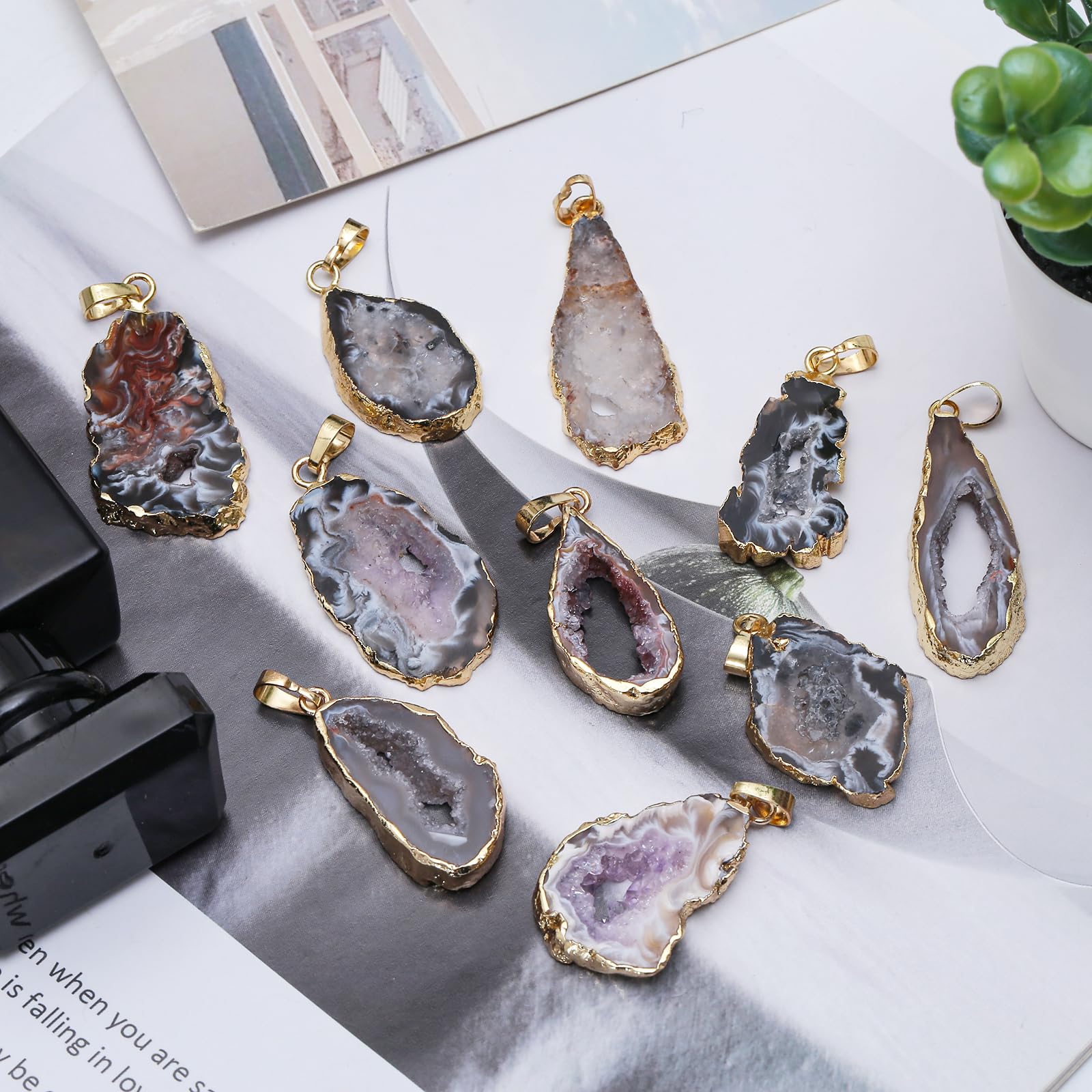 SUNYIK Irregualr Natural Agate Quartz Geode Druzy Pendant Necklace Healing Crystal,Gold Plated, 0.8"-1.6"
