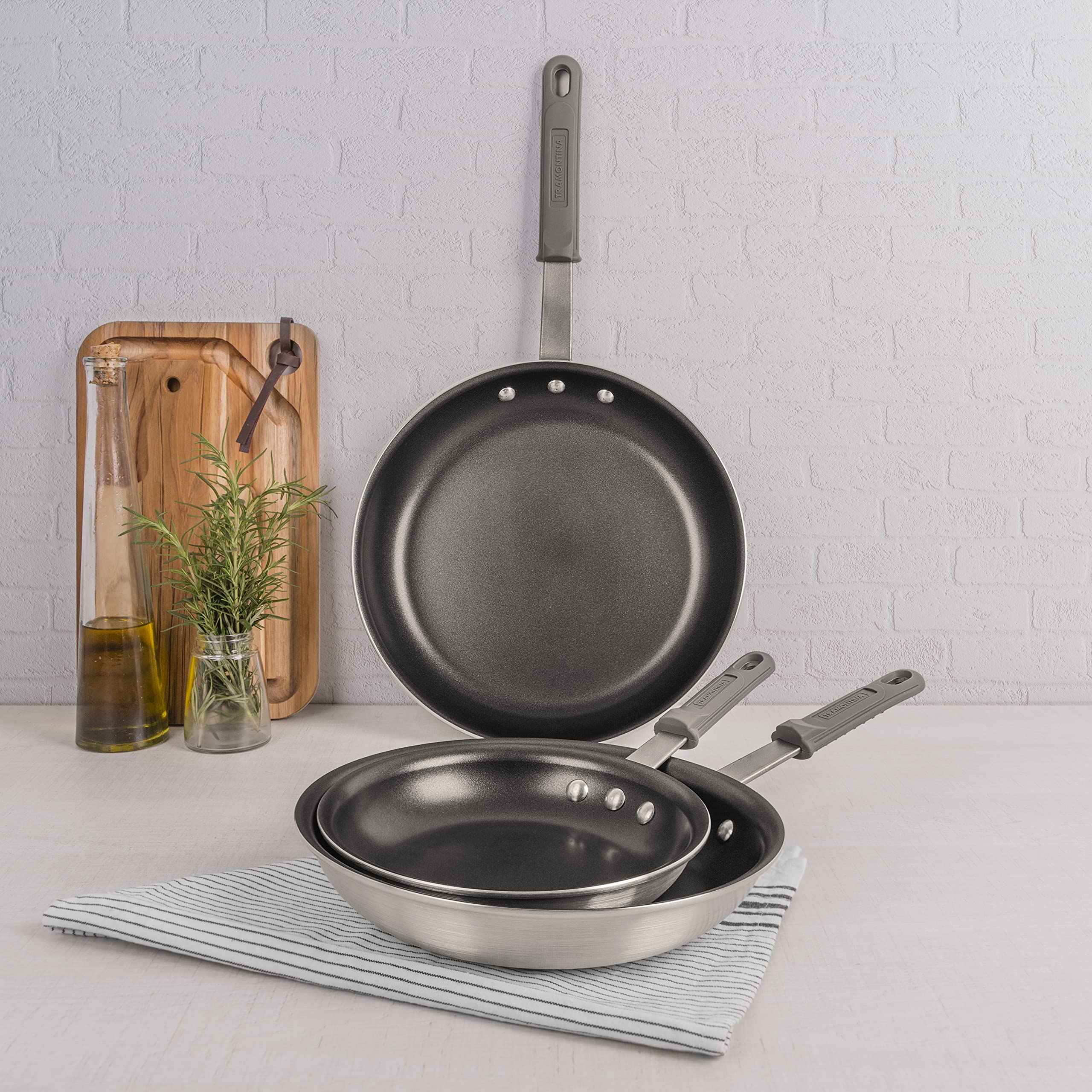 Tramontina Professional Non-Stick Frying Pan with Removable Silicone Handle for Electric, Gas and Ceramic Glass Hobs, Aluminium Cookware, Kitchen, 20 cm, 1.0 Litre, 20890020