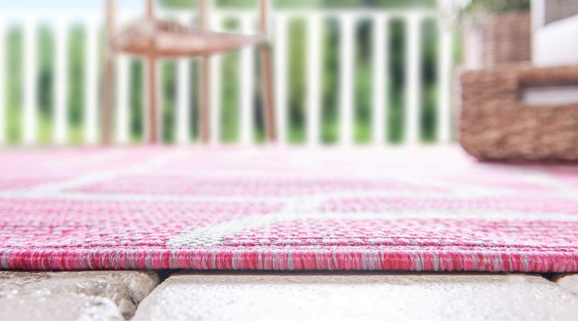 Unique Loom Outdoor Safari Collection Area Rug - Giraffe (8' x 11' 4" Rectangle, Magenta/ Ivory)