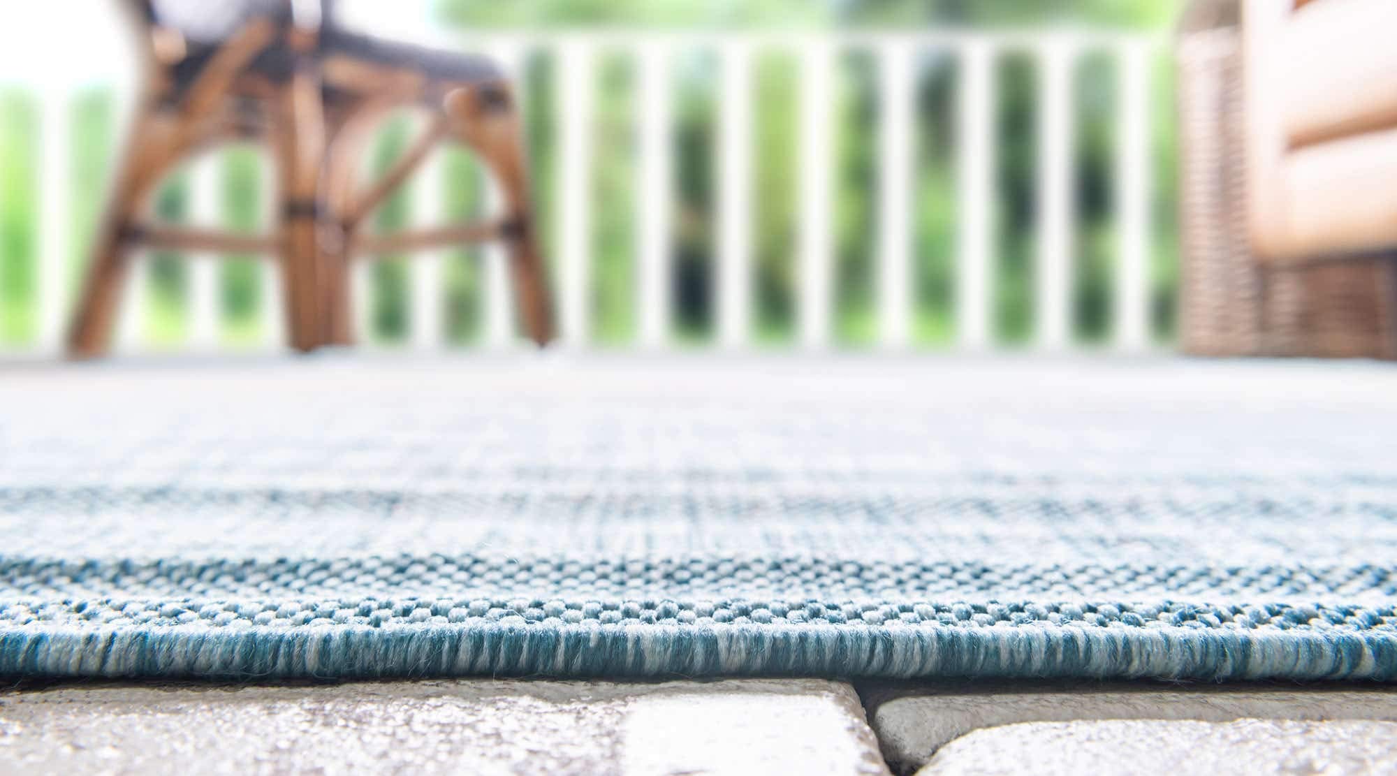 Unique Loom Outdoor Modern Collection Area Rug - Ombre (5' 3" x 8' Rectangle, Aqua/ Ivory)