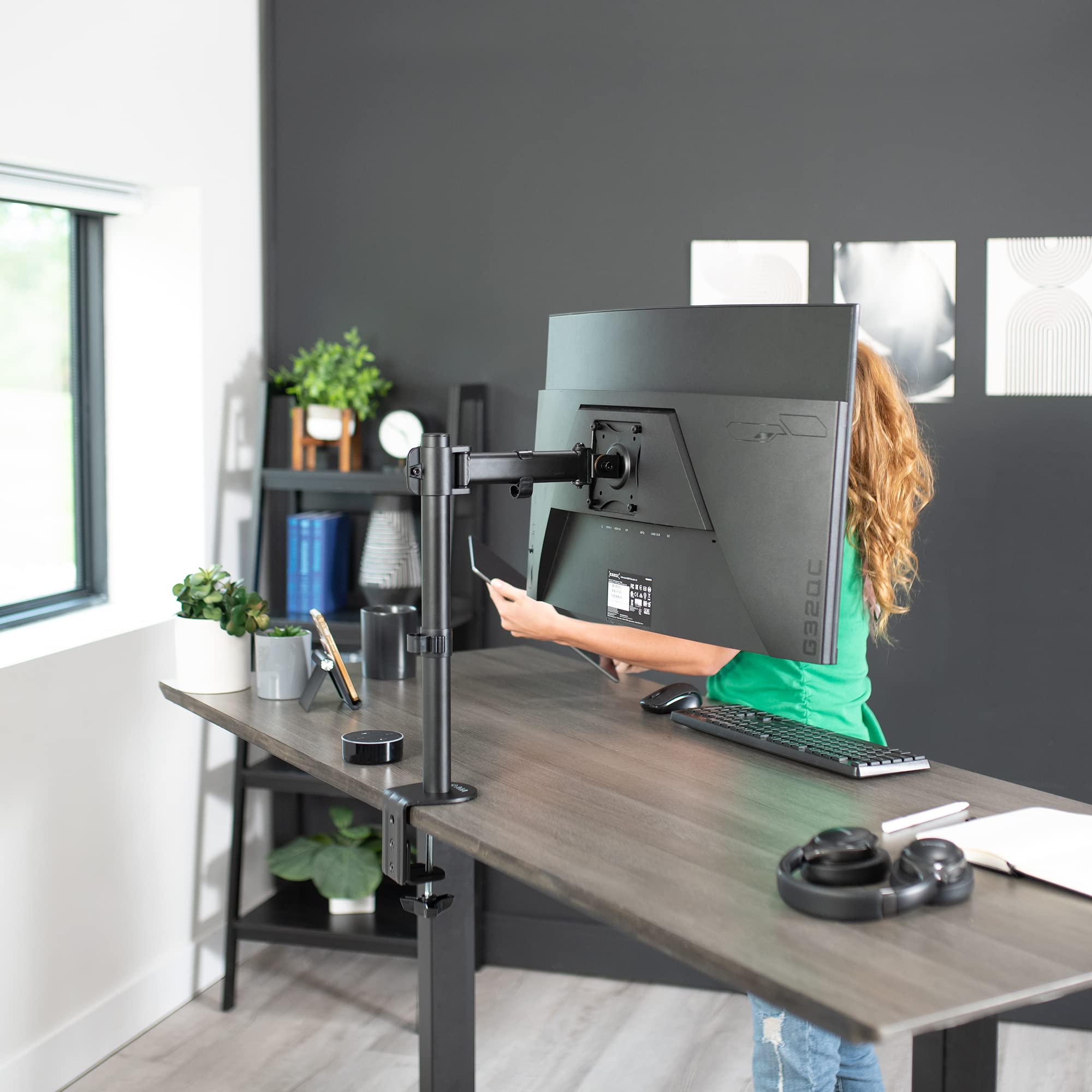 VIVO Single 13 to 32 inch Computer Monitor Desk Mount, Short Adjustable Arm, VESA Stand for 1 Screen, Max VESA 100x100, Black, STAND-V001E