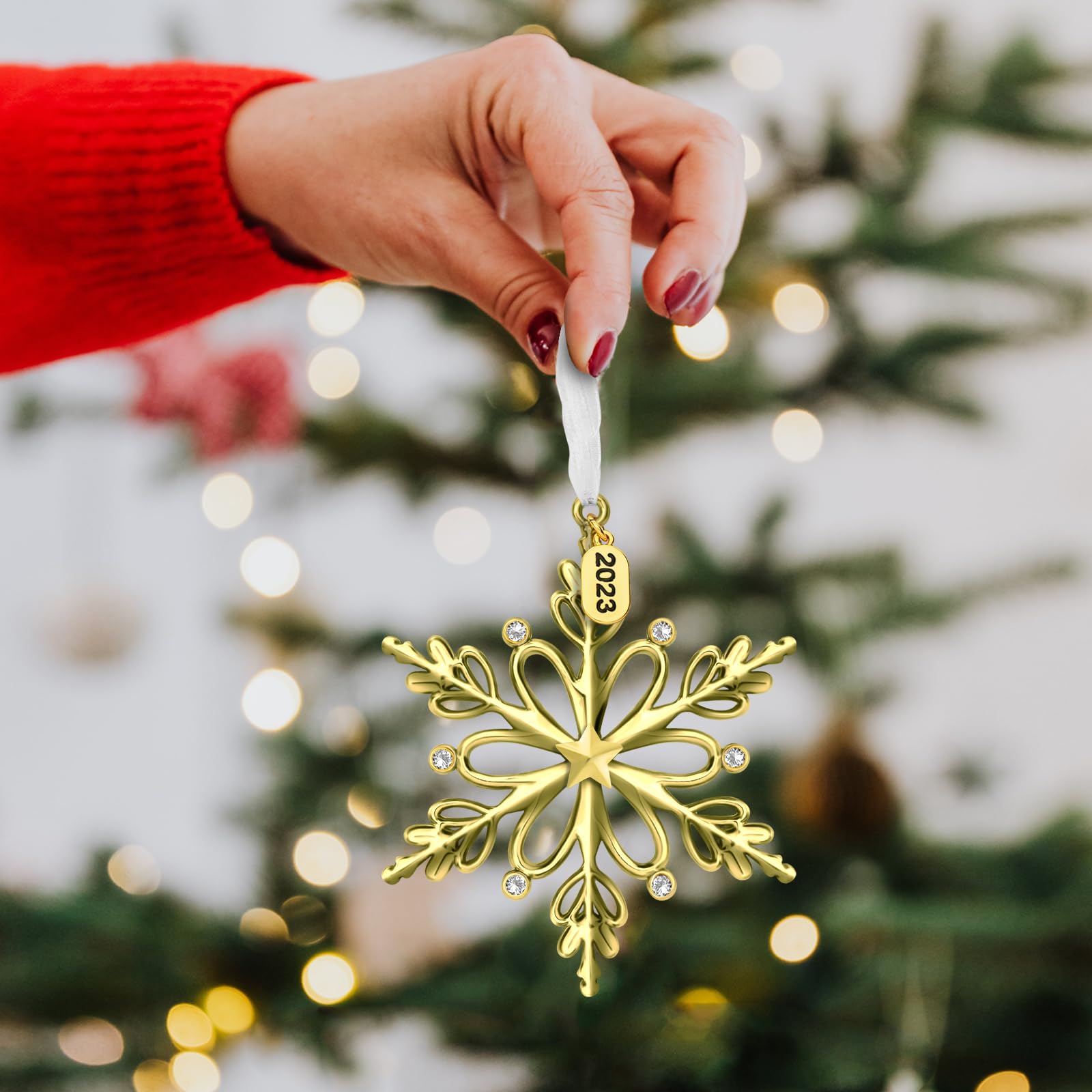 West style 2023 Golden Christmas Tree OrnamentsāMetallic Snowflake Hanging Home Deco Hanging Pendant Holiday Keepsake Gift (C, Golden Snowflake)