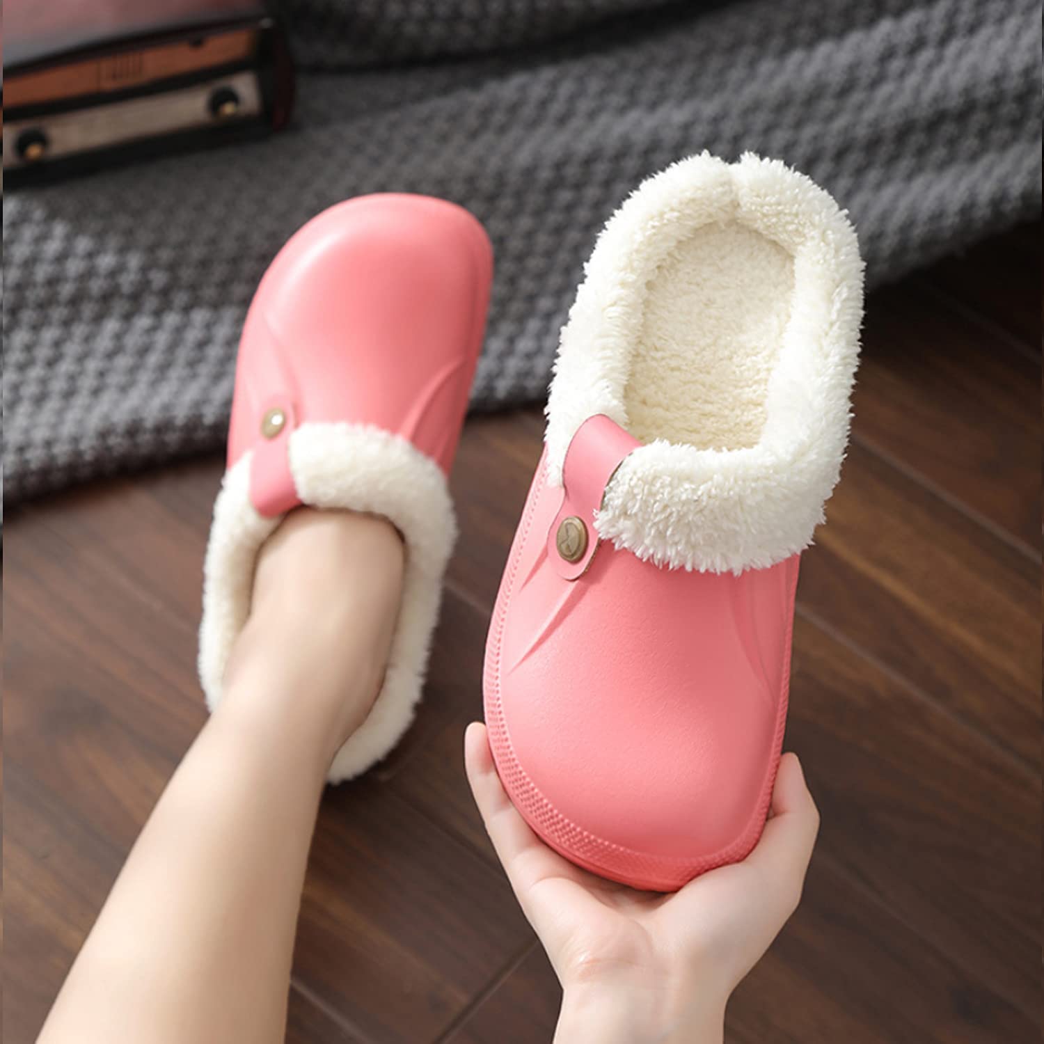 Unisex Fur Lined Clogs Fleece Lined Clogs for Women Men Winter Indoor Outdoor Fuzzy Clog Soft Cushioned Plush Waterproof Slippers