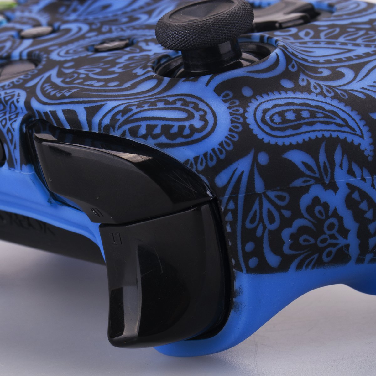 YoRHa Water Transfer Printing Skull Silicone Cover Skin Case for Microsoft Xbox One X & Xbox One S Controller x 1(White) with PRO Thumb Grips x 8