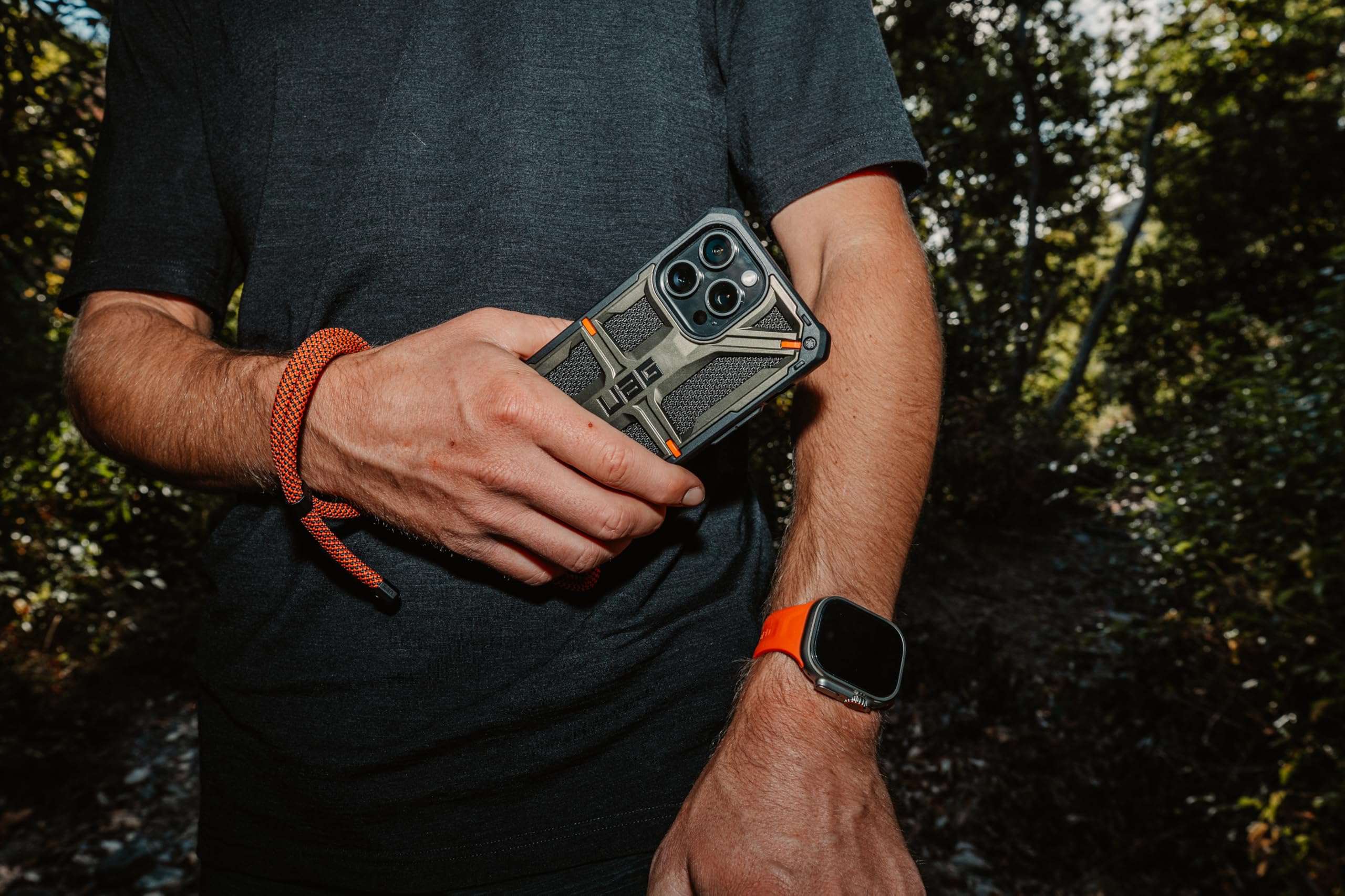 URBAN ARMOR GEAR UAG Case Compatible with iPhone 15 Case 6.1" Monarch Carbon Fiber Rugged Heavy Duty Military Grade Drop Tested Protective Cover