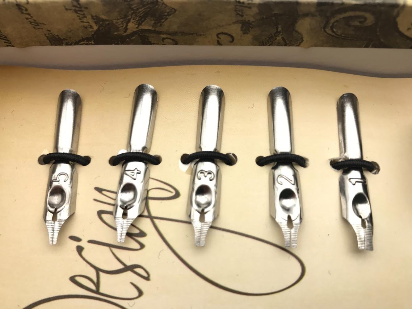 Thyggzjbs Calligraphy Pen Set,Writting Quill Feather Pen,100% Hand Craft, Real Feather and Stainless Steel Nib(Black+Red)