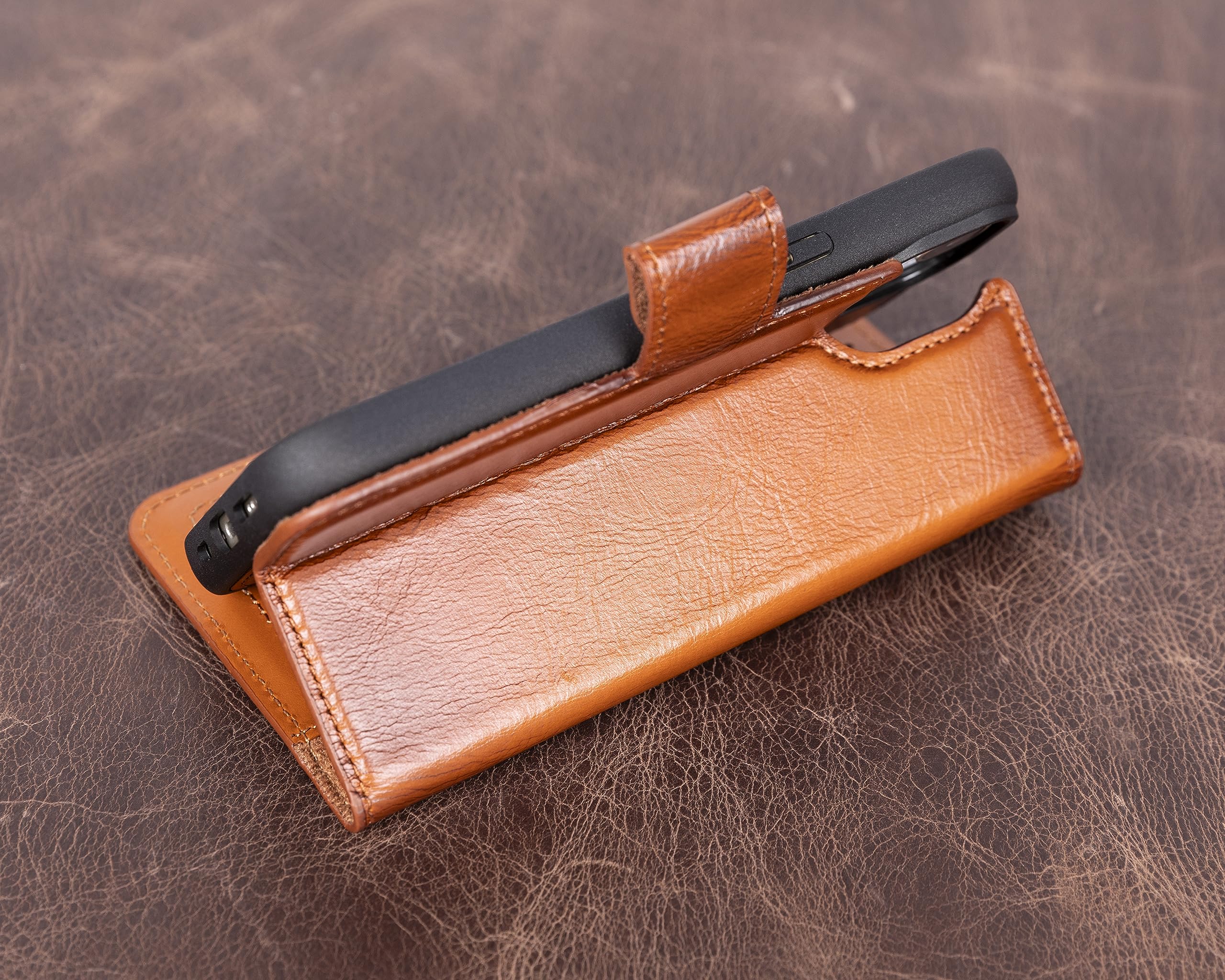 VENOULT Magnetic Detachable Wallet Case for iPhone 15 Pro MAX, Man or Women Folio Cover, Genuine Leather, Compatible with Magsafe Wireless Charge, RFID - Chestnut Brown