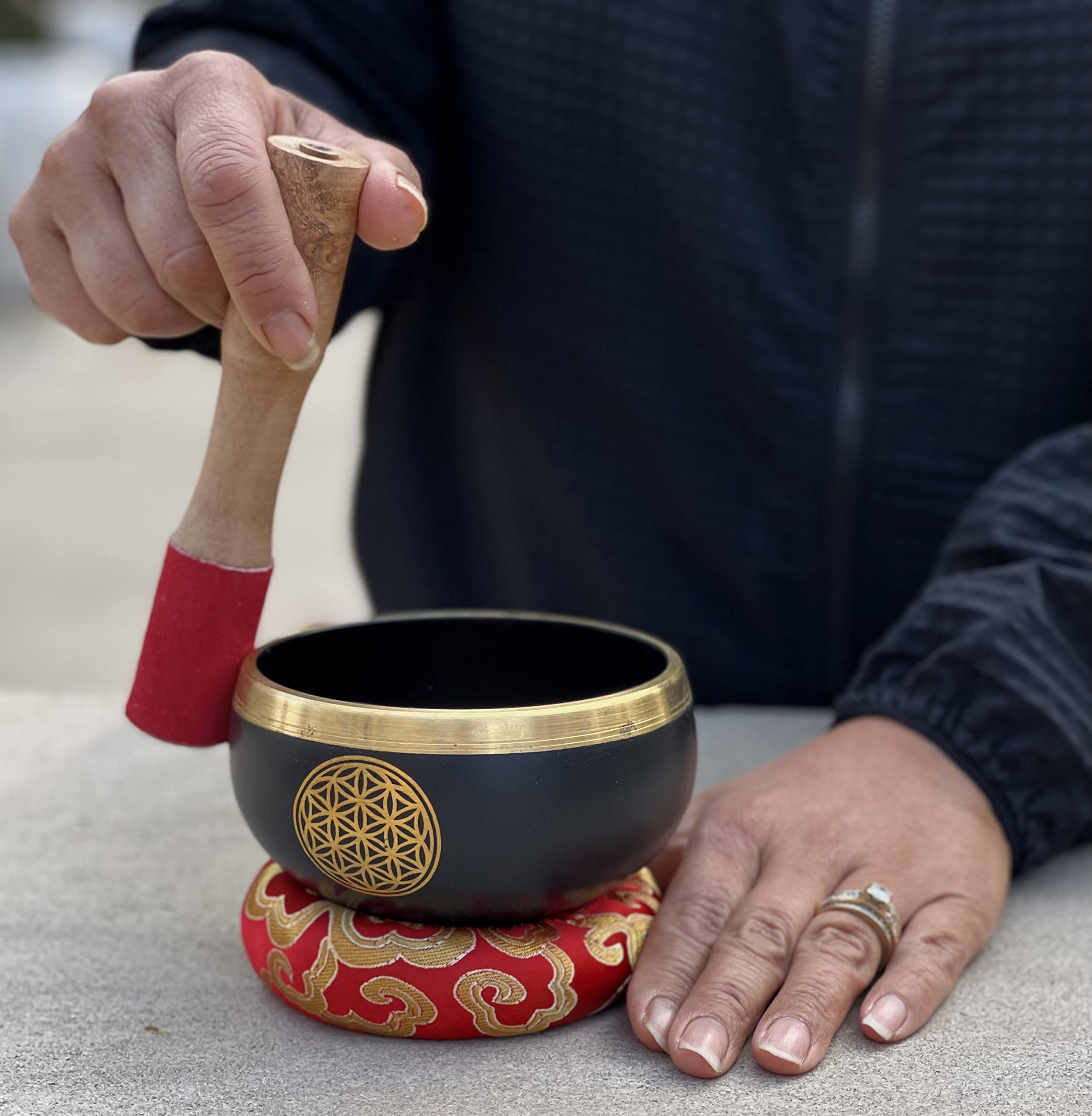 Tibetan Flower Of Life Singing Bowl Mallet Cushion Set ~ For Meditation, Yoga, Spiritual Healing and Mindfulness ~ Medium (Black)
