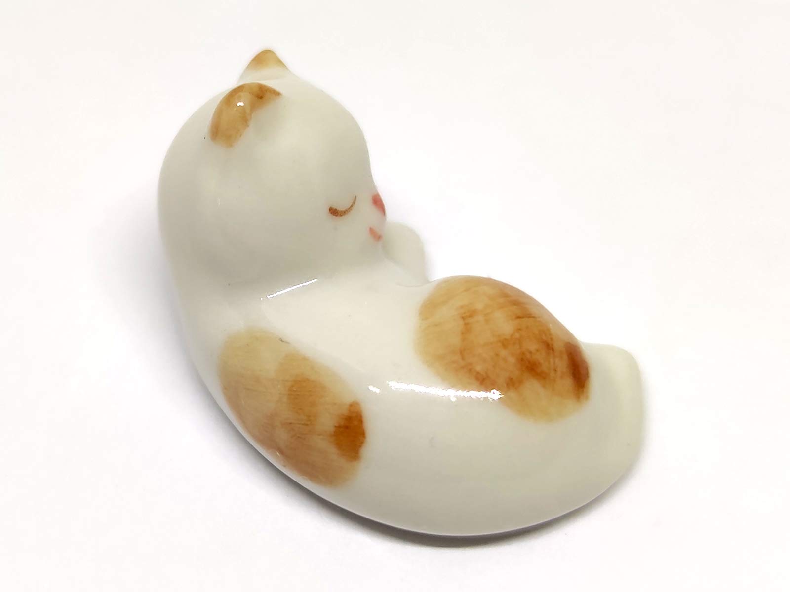 SSJSHOP Kitten Sleeping Cat Micro Tiny Dollhouse Figurines Ceramic Hand Painted Animals Collectible Small Gift Home Garden Decor,